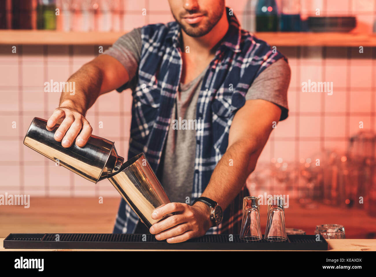 barman preparing cocktail Stock Photo - Alamy