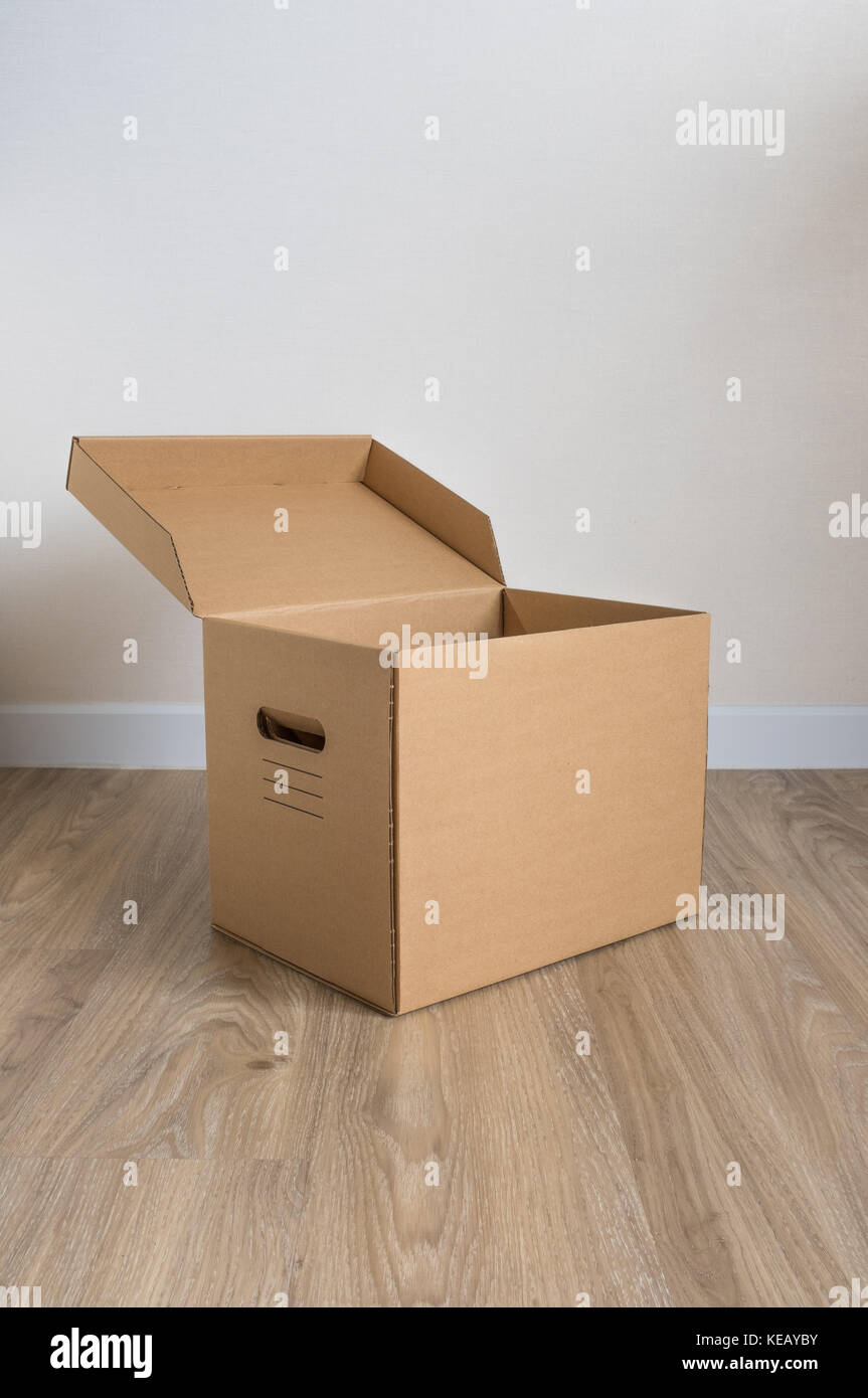 cardboard box or carton box with lid Stock Photo - Alamy