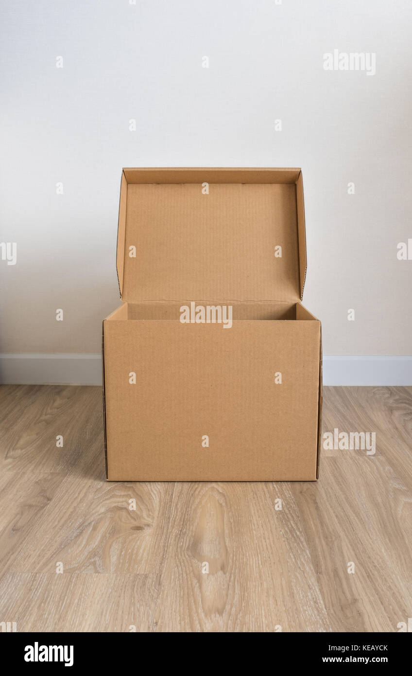 cardboard box or carton box with lid Stock Photo - Alamy