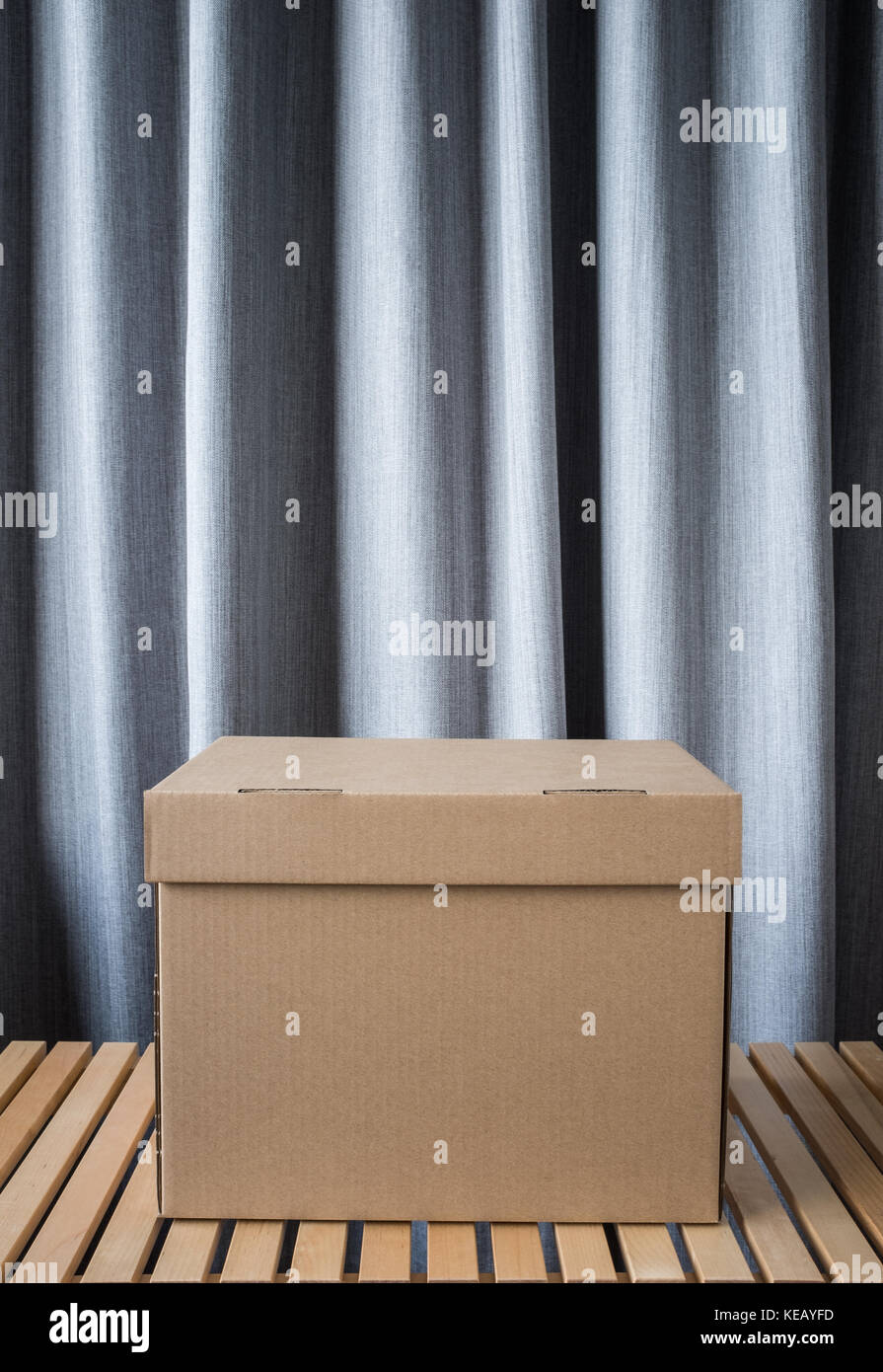 cardboard box or carton box with lid Stock Photo - Alamy