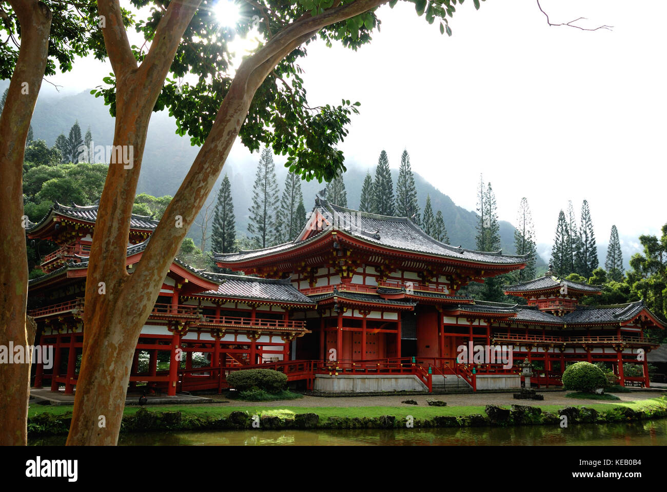 Red japanese temple in oahu hawaii hi-res stock photography and images ...