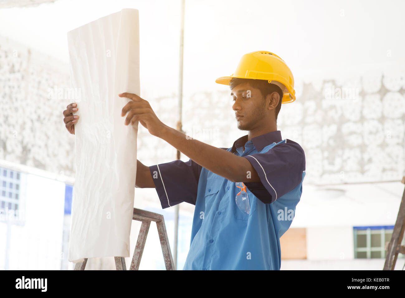 Construction worker reading plans hi-res stock photography and images ...
