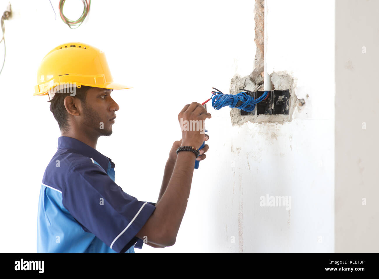 indian male electrician Stock Photo - Alamy