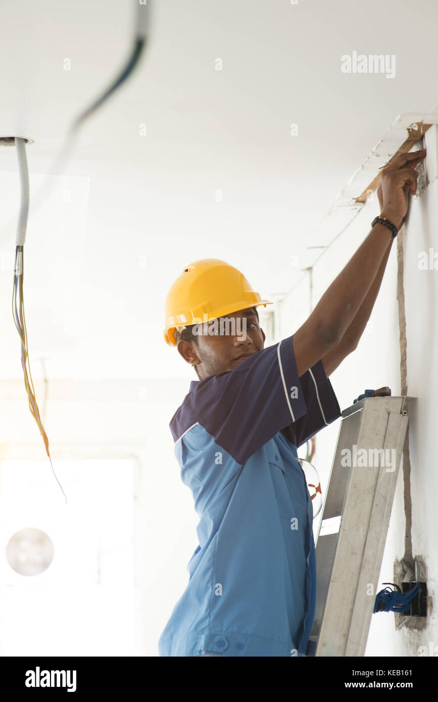 indian male electrician Stock Photo - Alamy