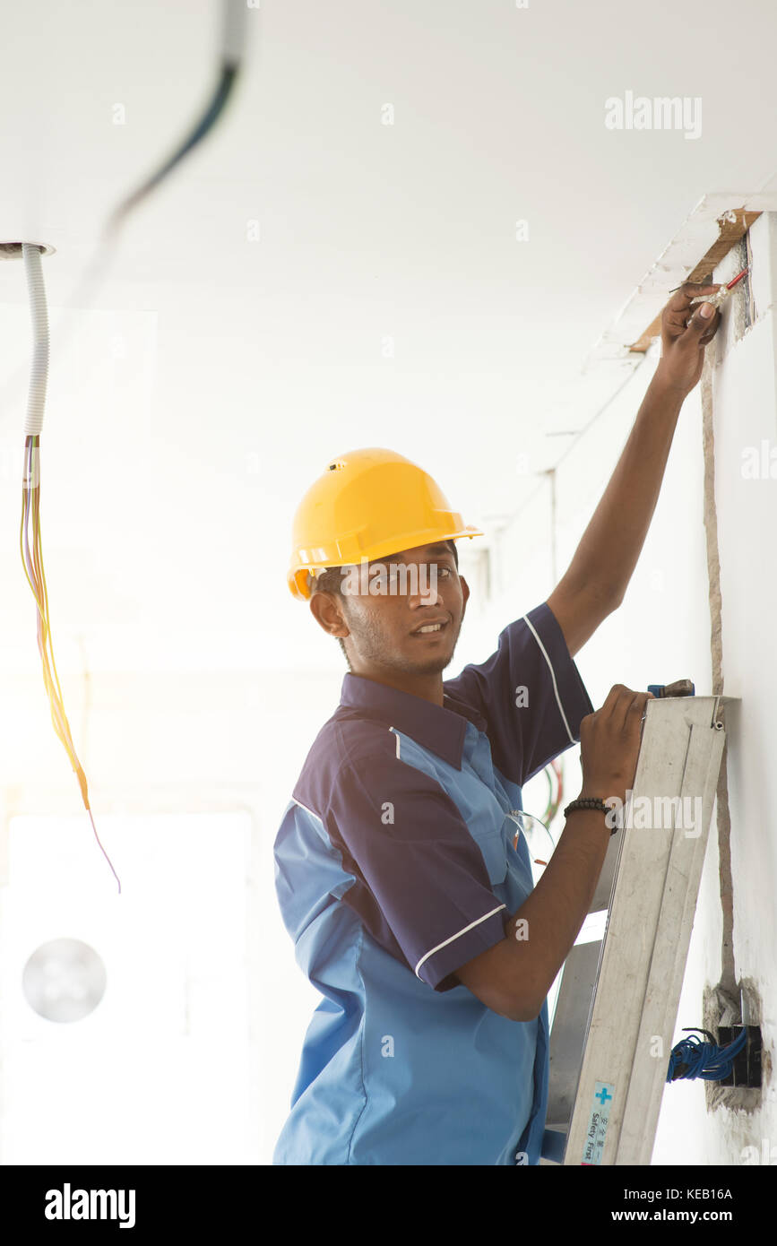indian male electrician Stock Photo - Alamy