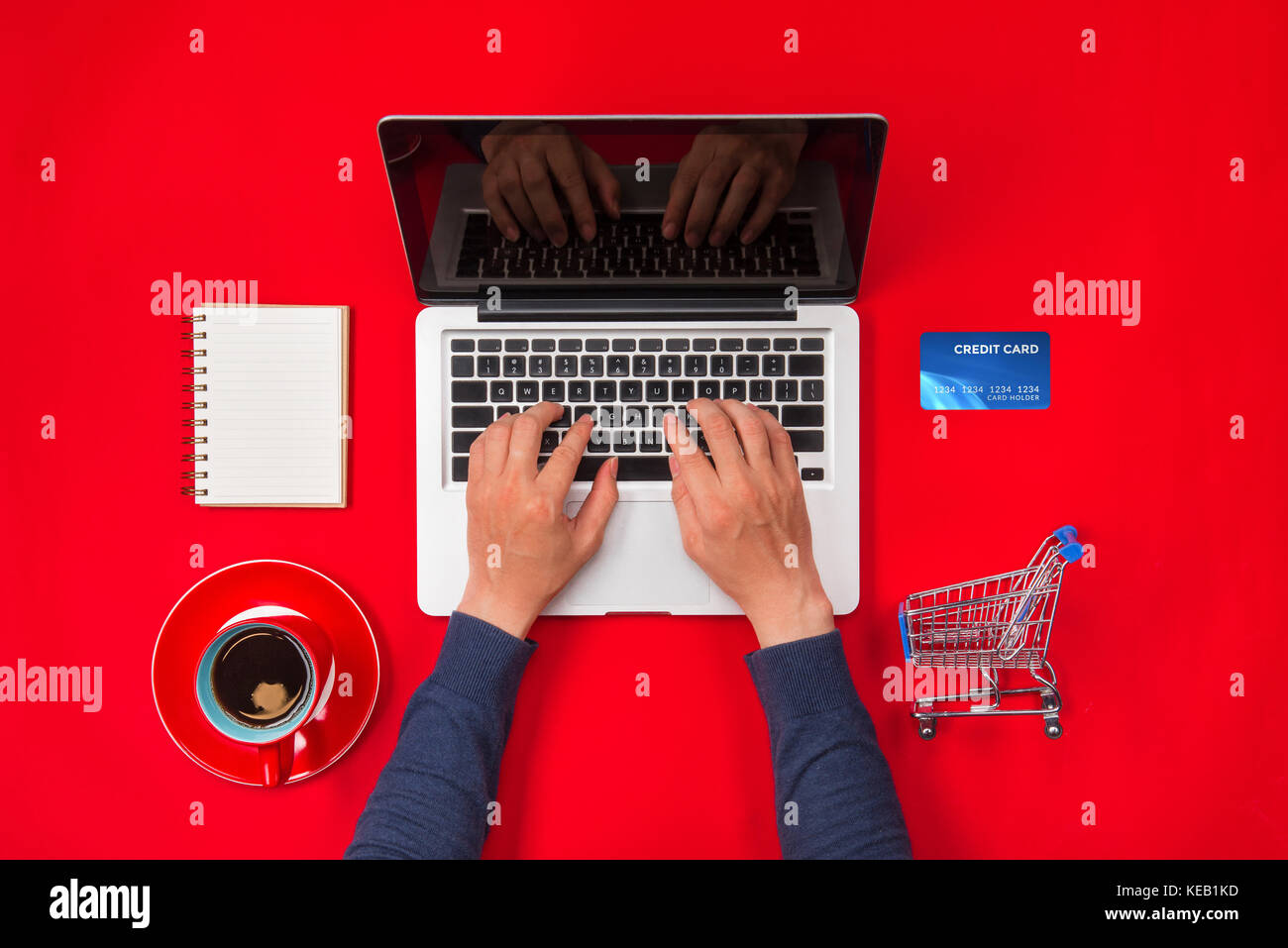 Products online shopping screen hi-res stock photography and images - Alamy