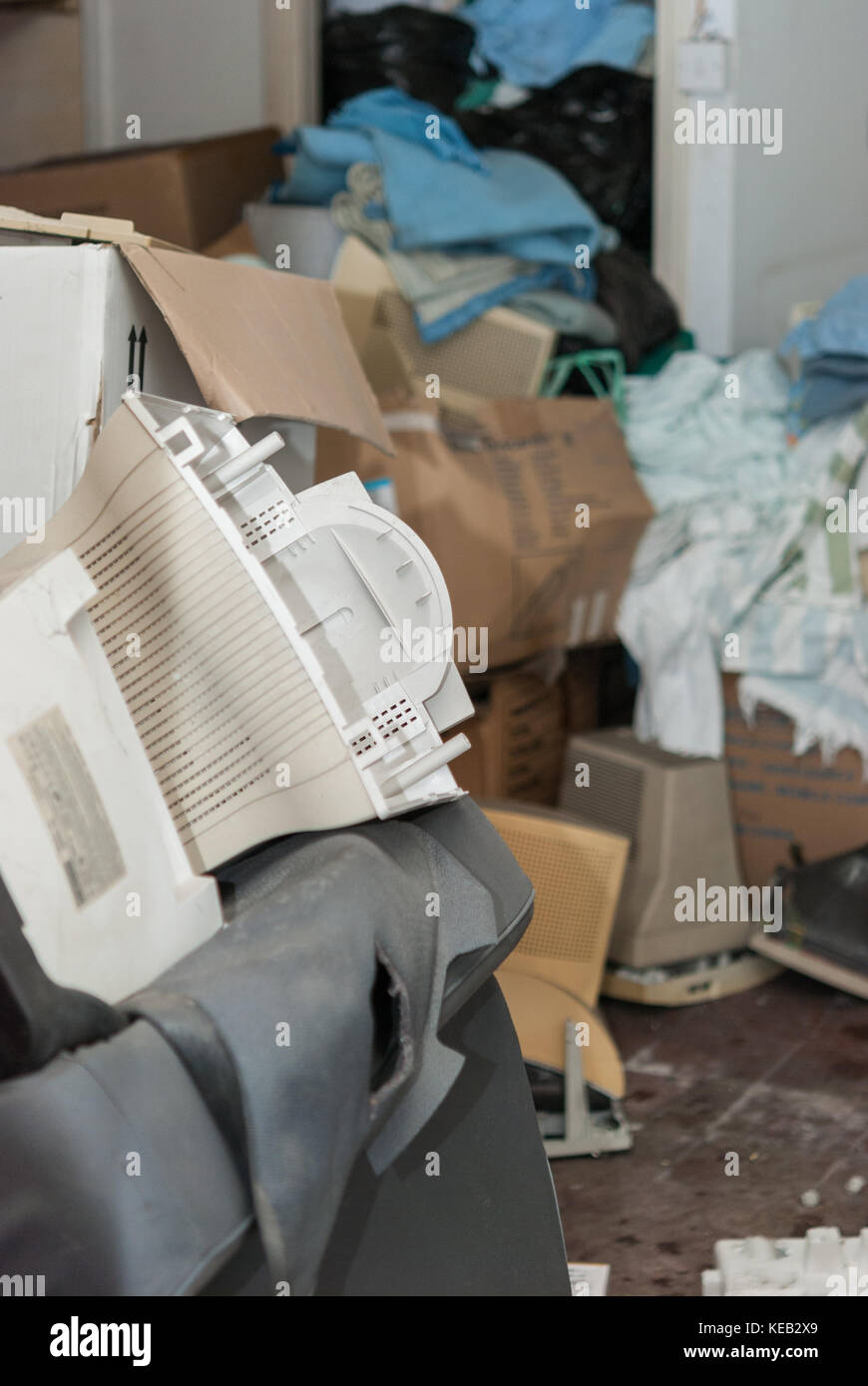 Pile discarded computers hi-res stock photography and images - Alamy