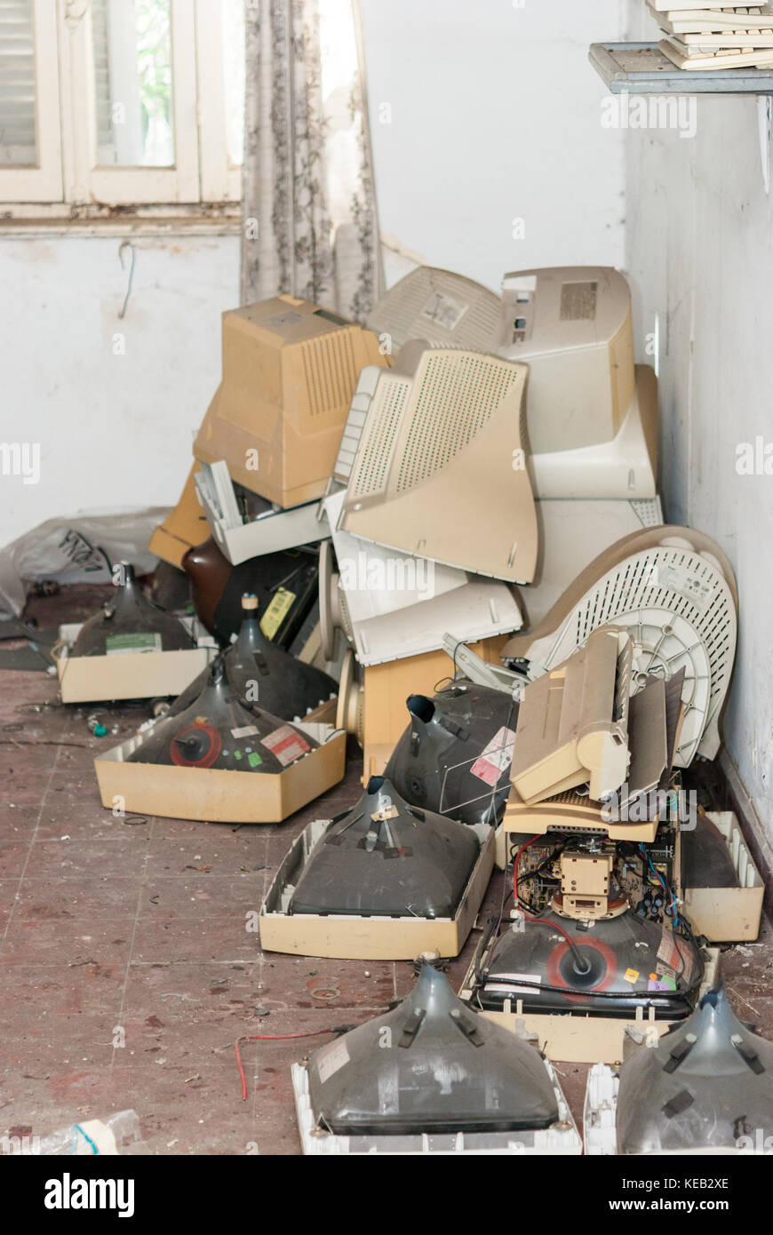 Discarded monitor hi-res stock photography and images - Alamy