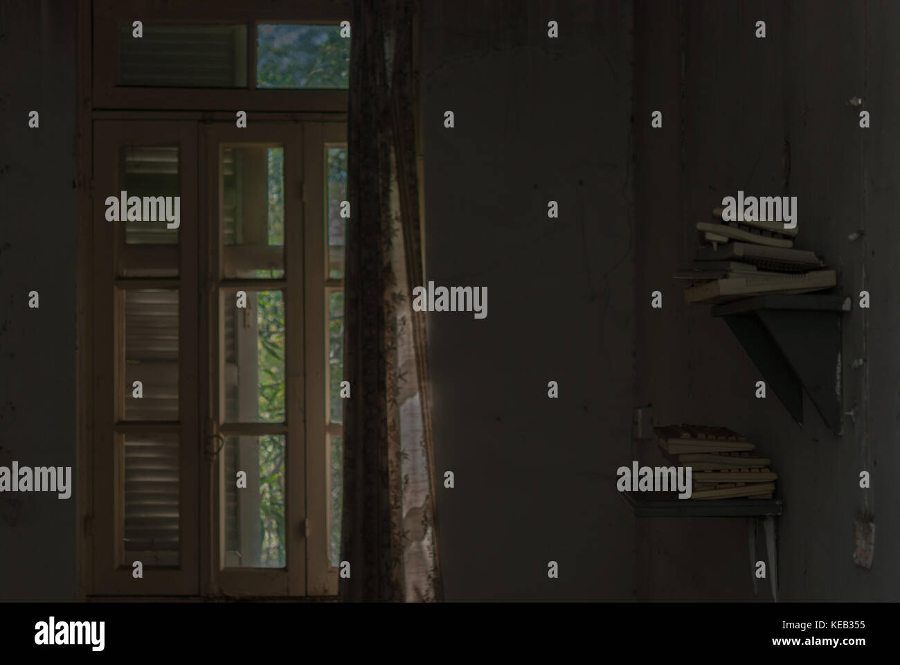 Abandoned office computers hi-res stock photography and images - Alamy