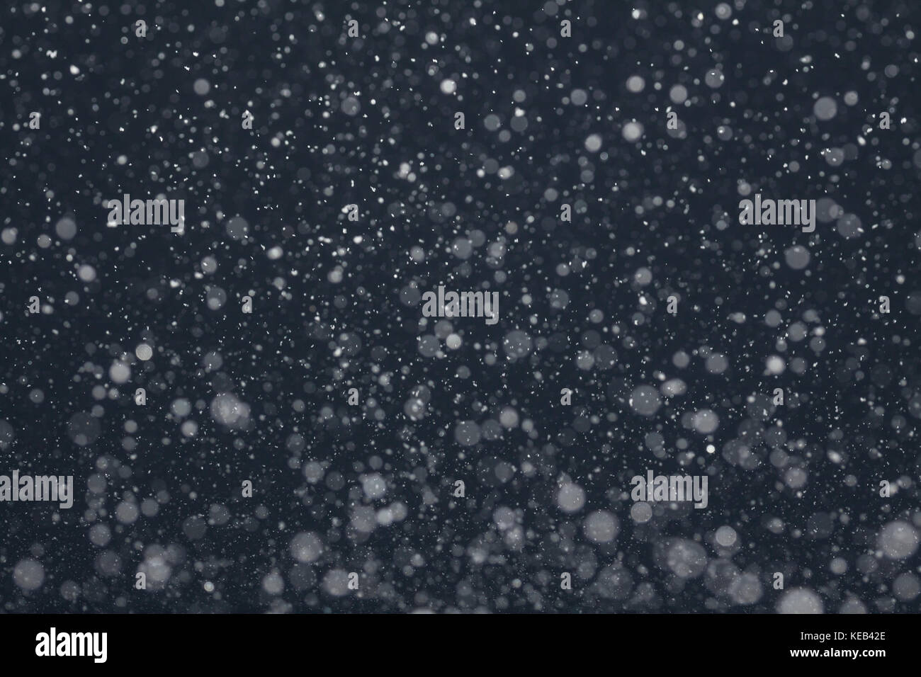 Snow falling night hi-res stock photography and images - Alamy
