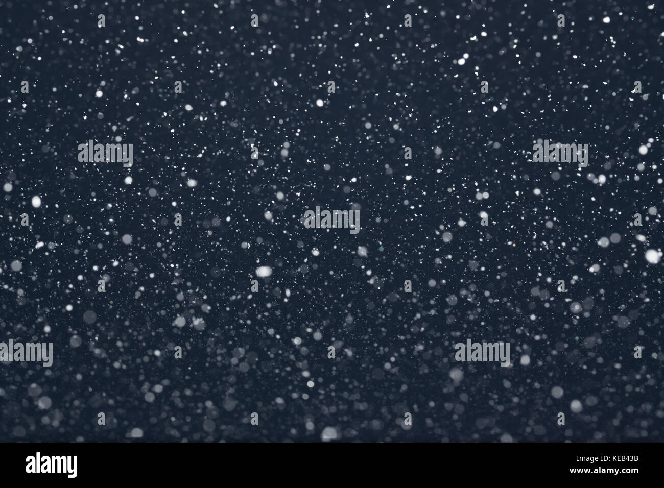 Snow falling night sky hi-res stock photography and images - Alamy