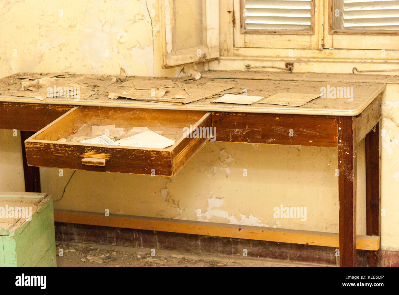 Old wooden desk in abandoned home Stock Photo - Alamy