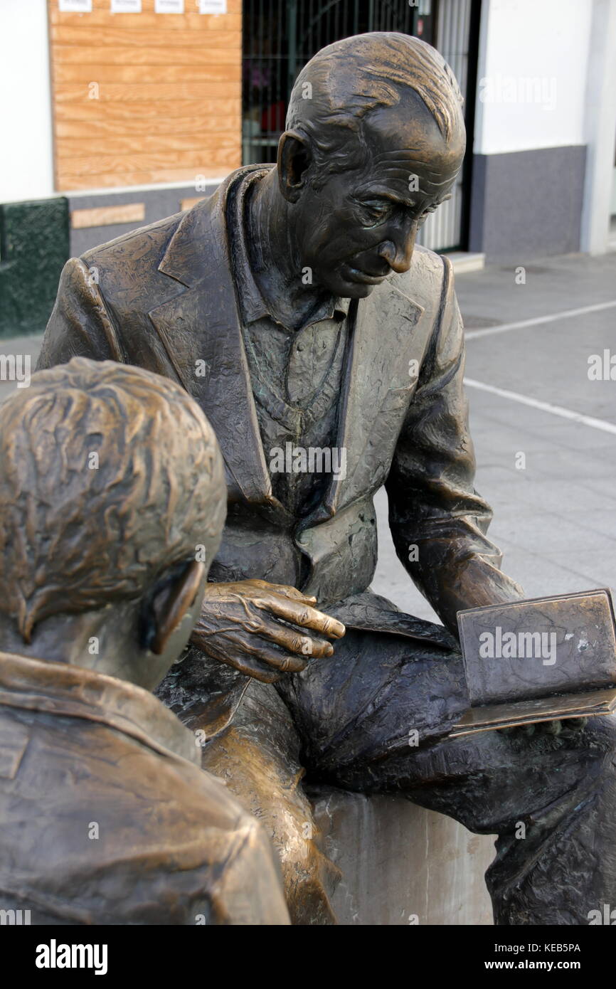 Statue boy student book hi-res stock photography and images - Alamy