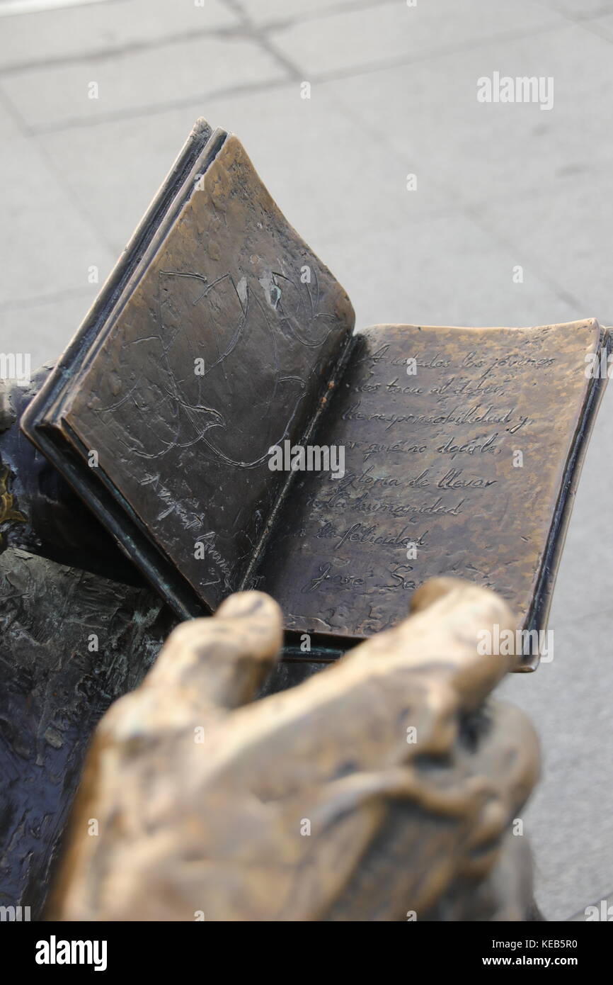 Statue boy student book hi-res stock photography and images - Alamy