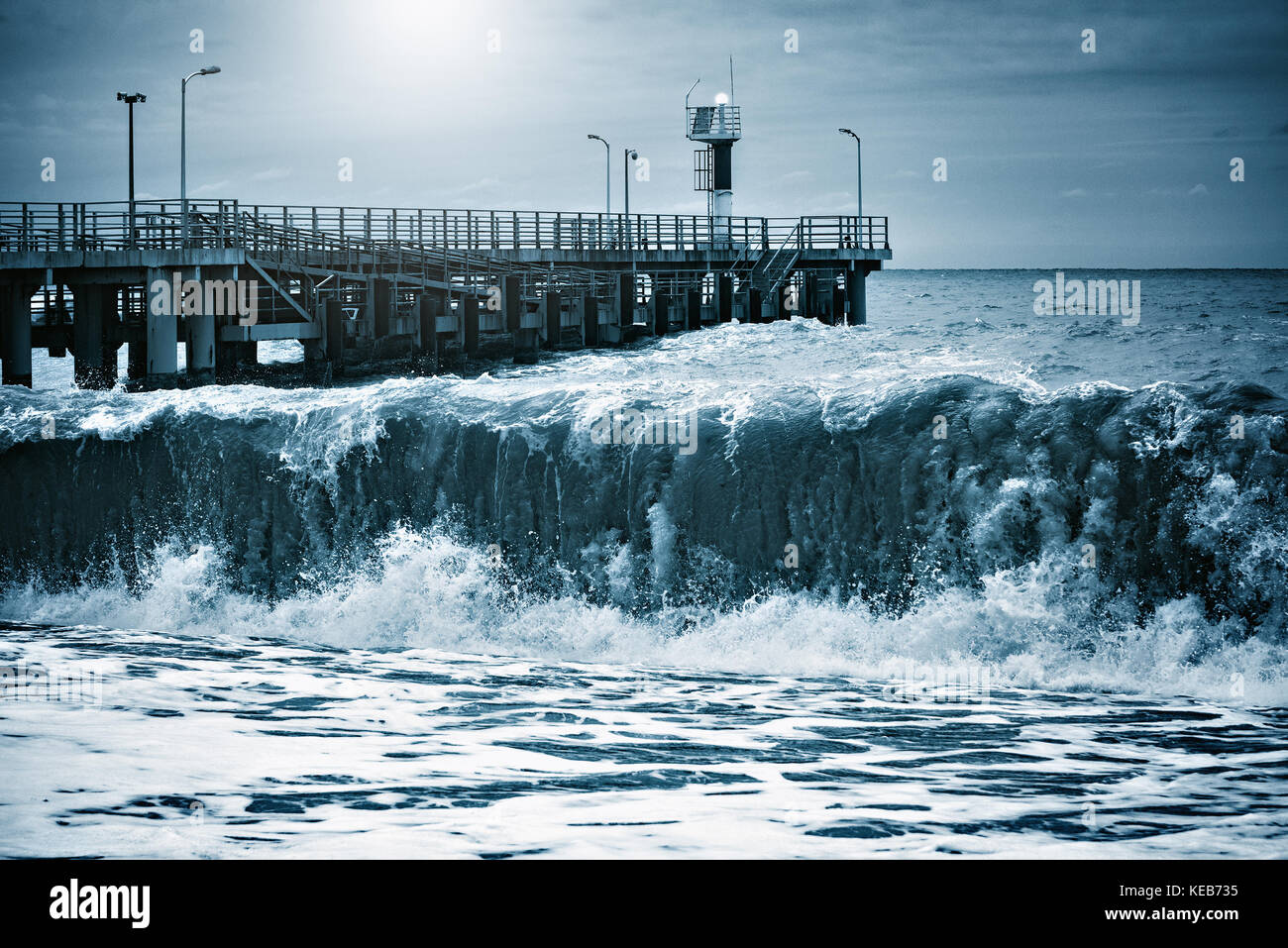 Night time sea landscape hi-res stock photography and images - Alamy