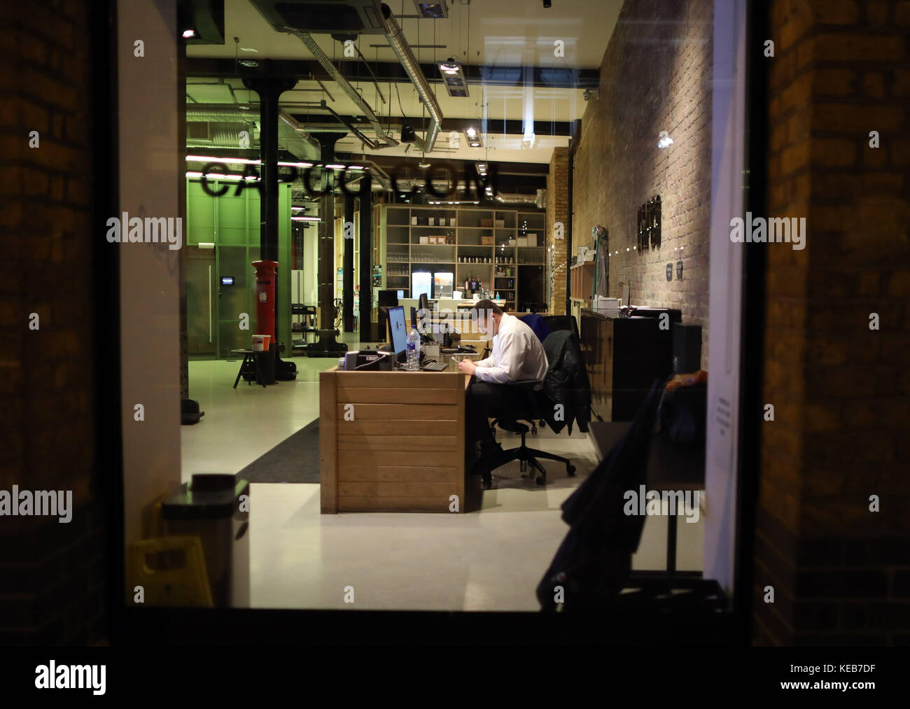 Office reception security hi-res stock photography and images - Alamy