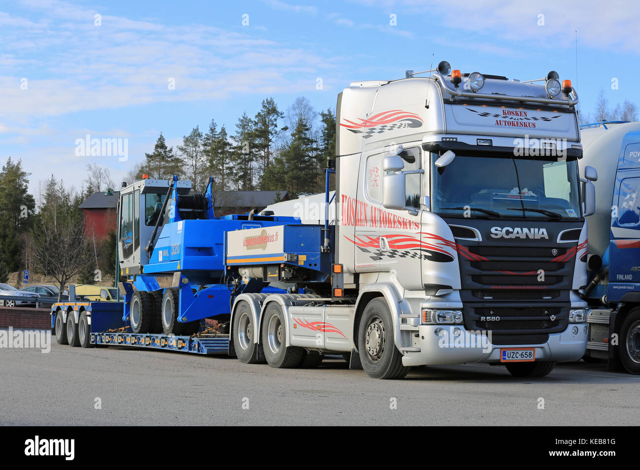 Lowboy trailer hi-res stock photography and images - Alamy