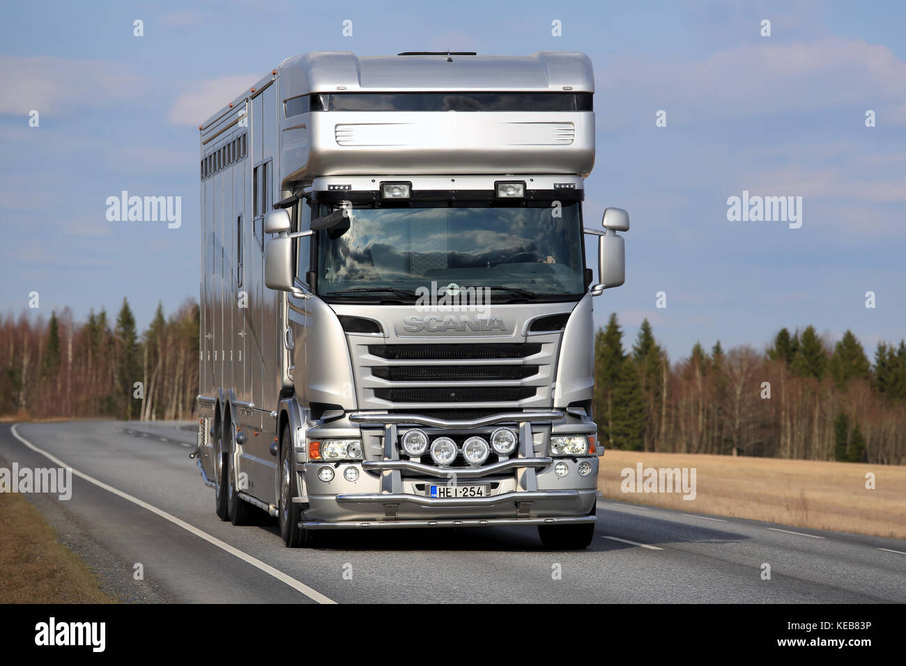 Modern horsebox hi-res stock photography and images - Alamy