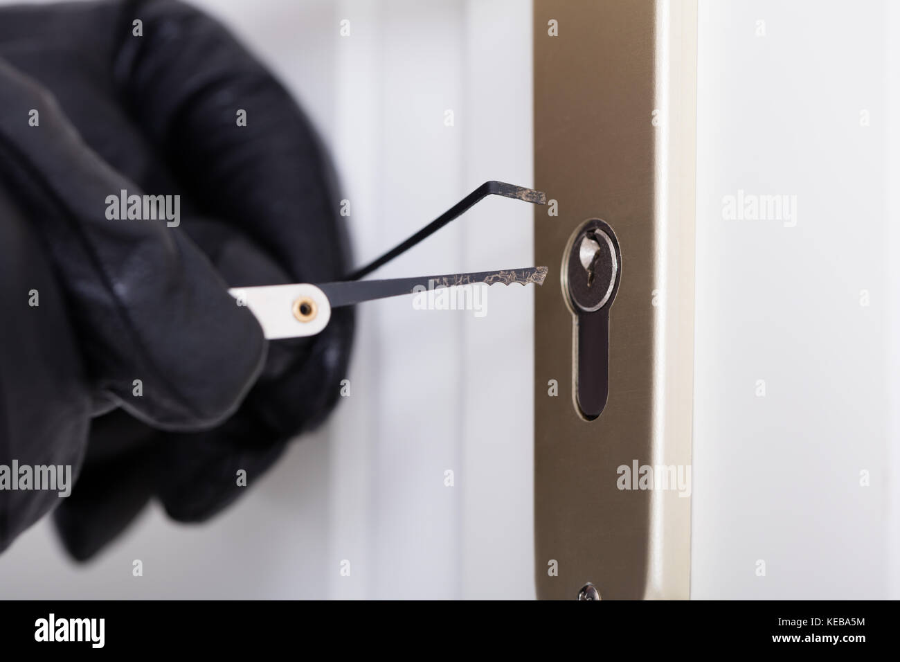 Close-up Of A Burglar With Gloves Picking Lock Stock Photo - Alamy
