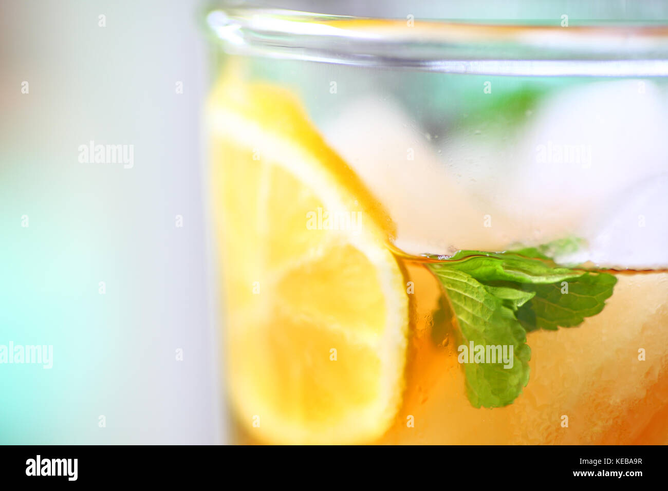 Closeup of iced tea with lemon slice and mint leaves Stock Photo - Alamy