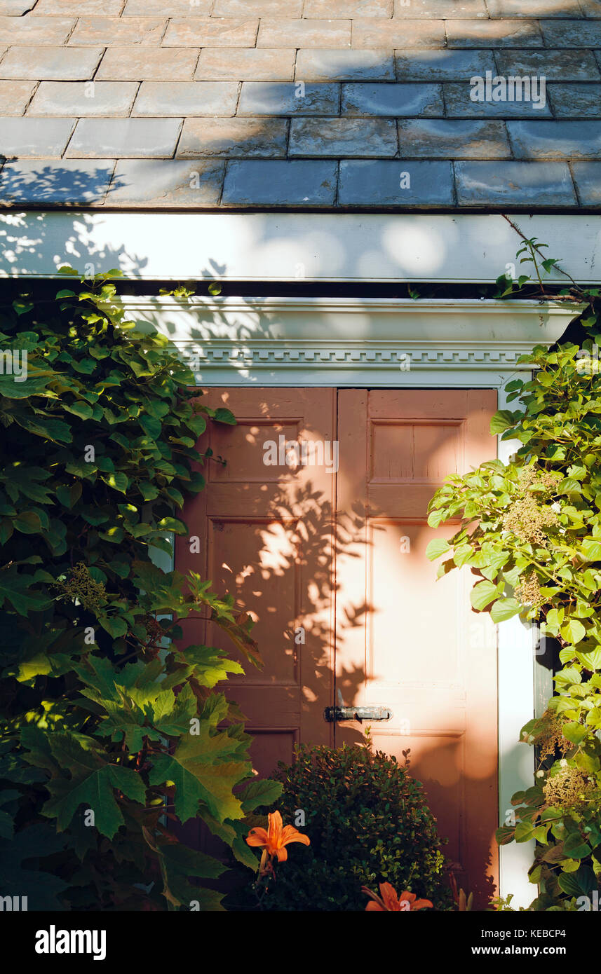 Light through door hi-res stock photography and images - Alamy