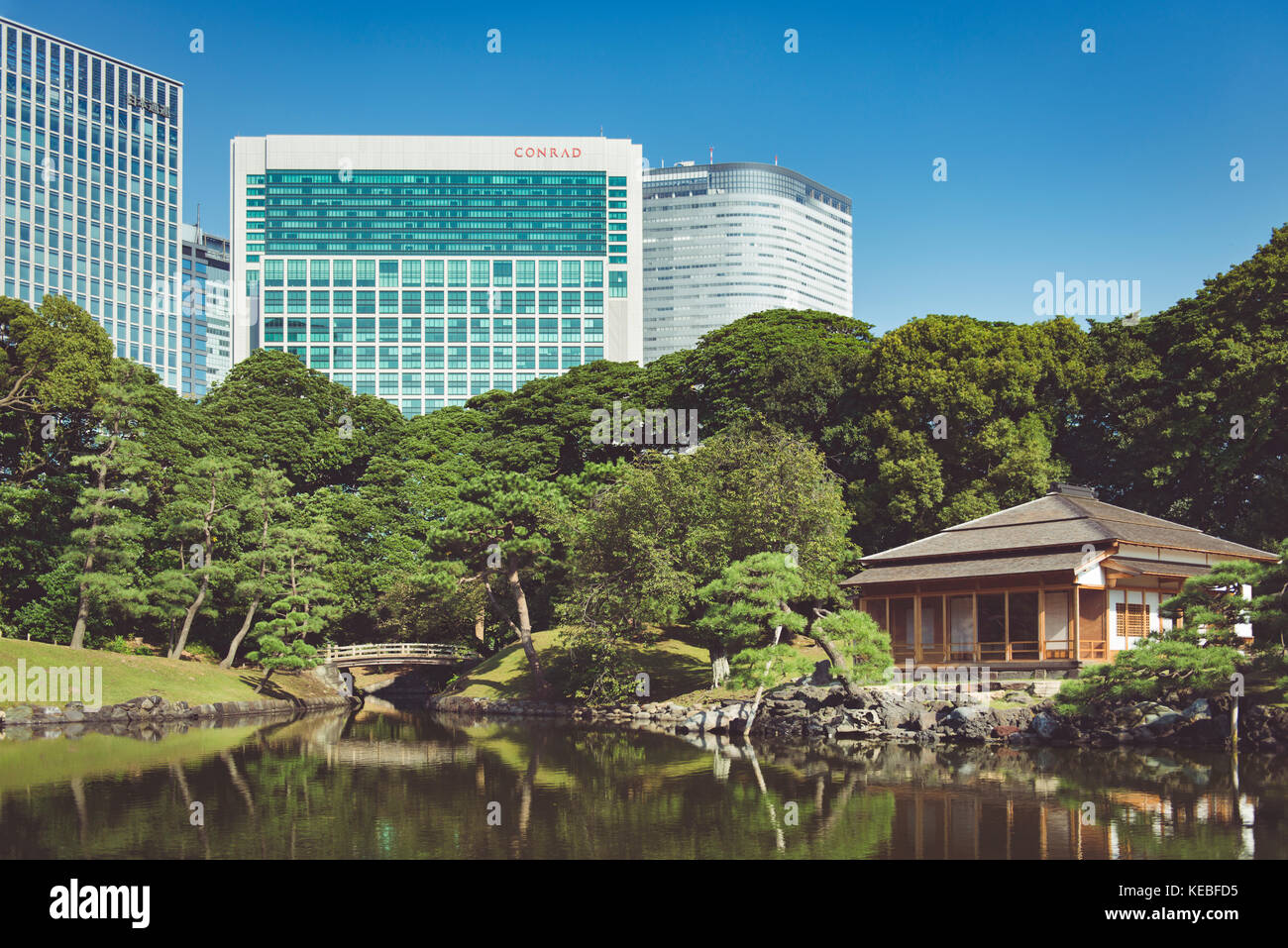 Tokyo hamarikyu gardens hi-res stock photography and images - Alamy