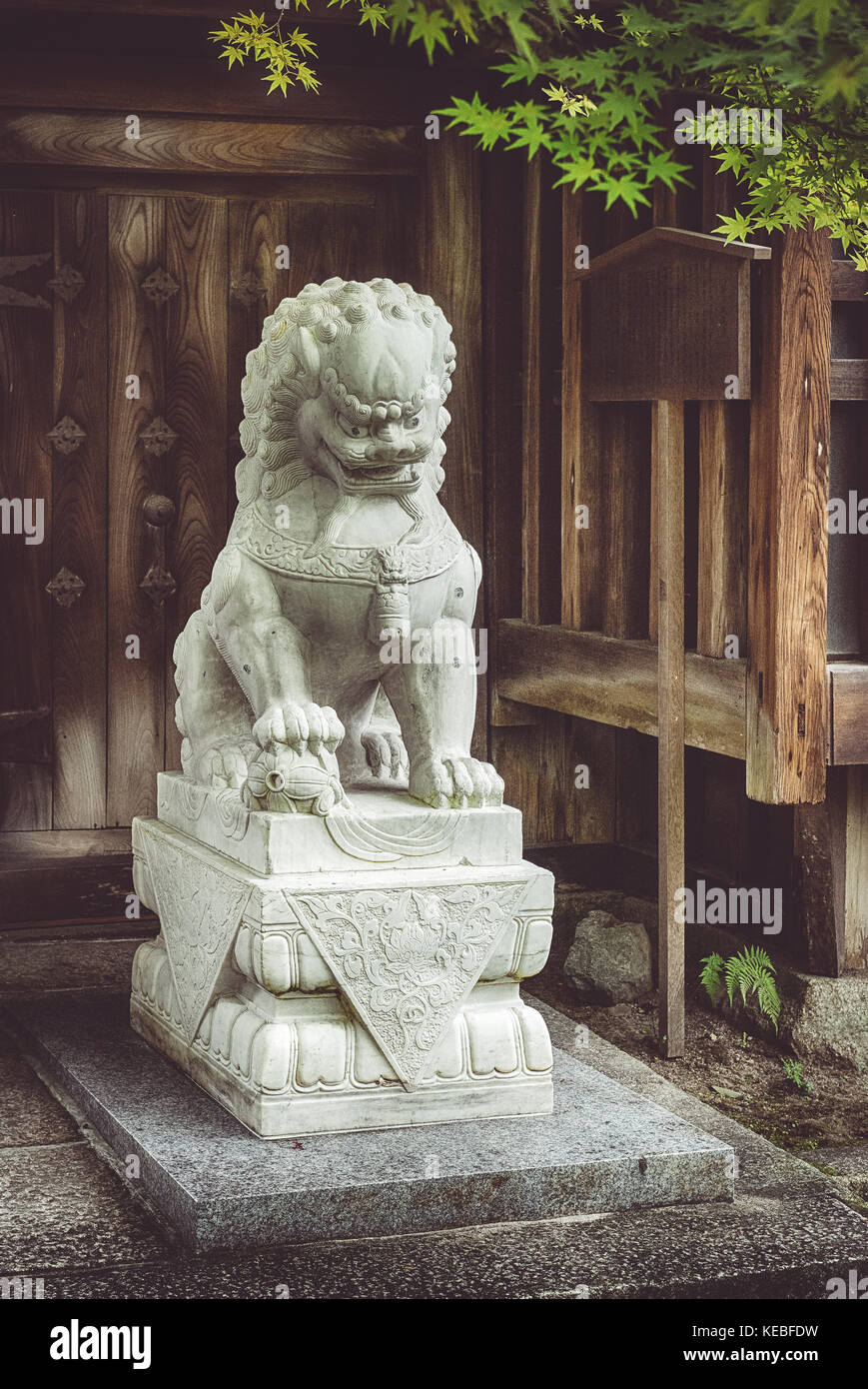 Shrine guard hi-res stock photography and images - Alamy