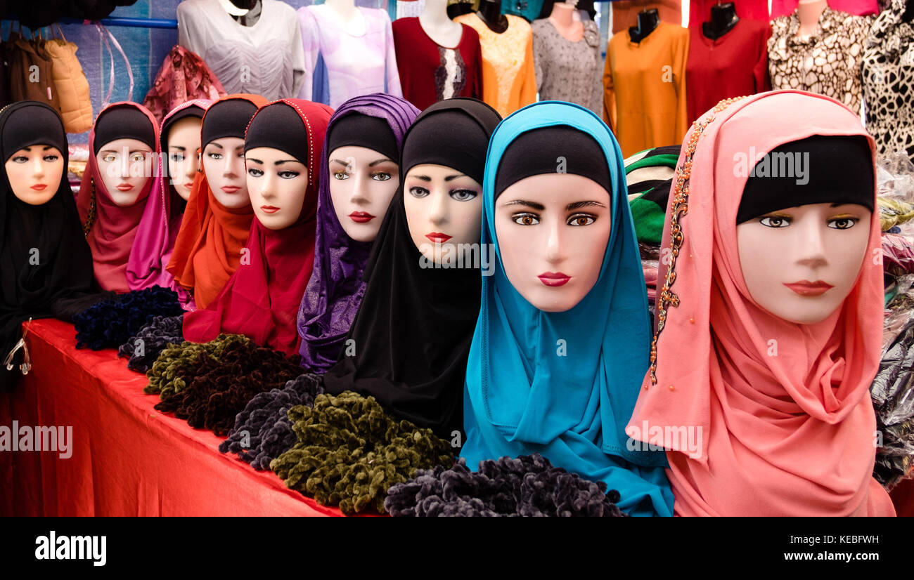 Islamic headscarves hi-res stock photography and images - Alamy