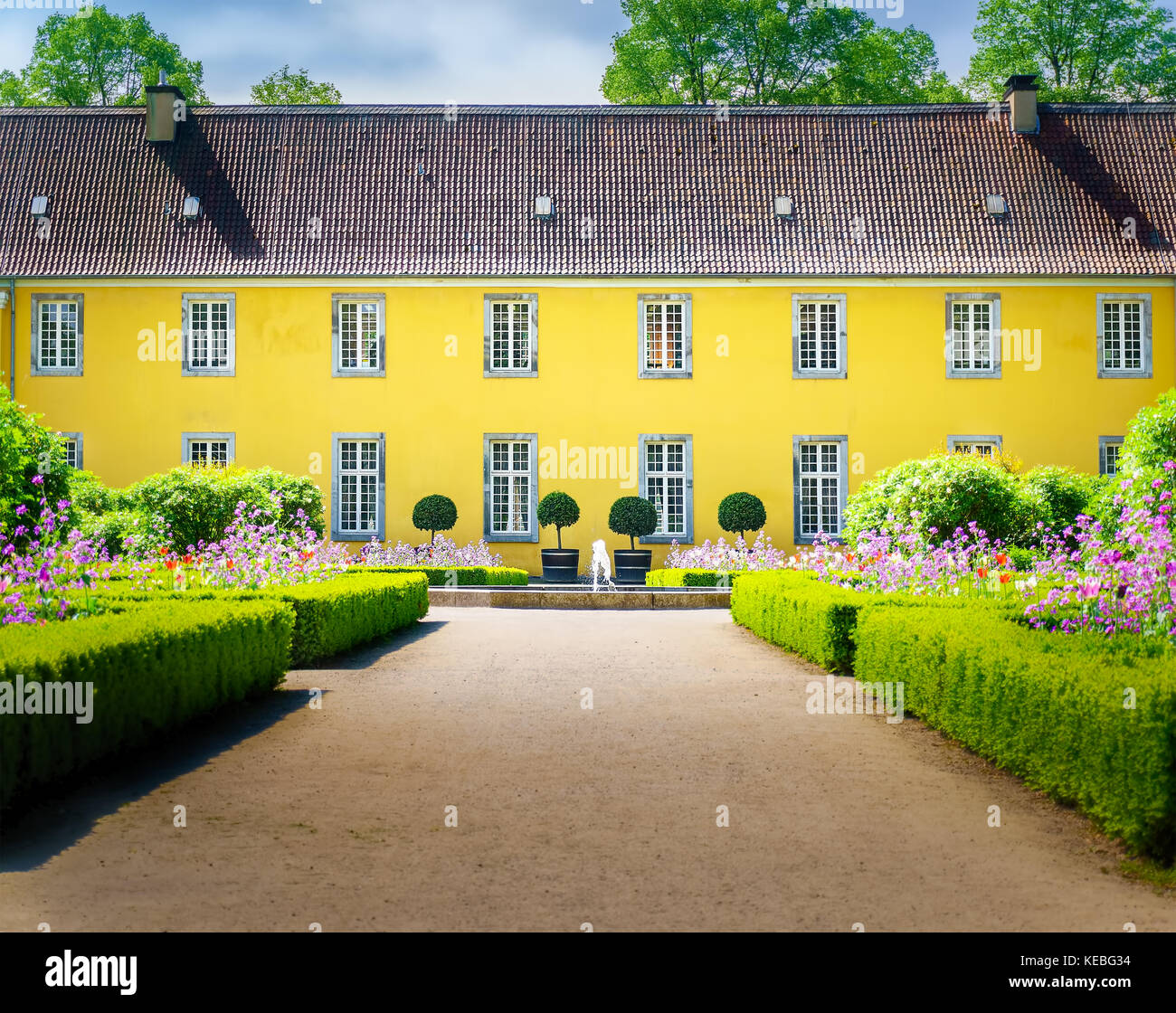 On grounds outside grand hi-res stock photography and images - Alamy