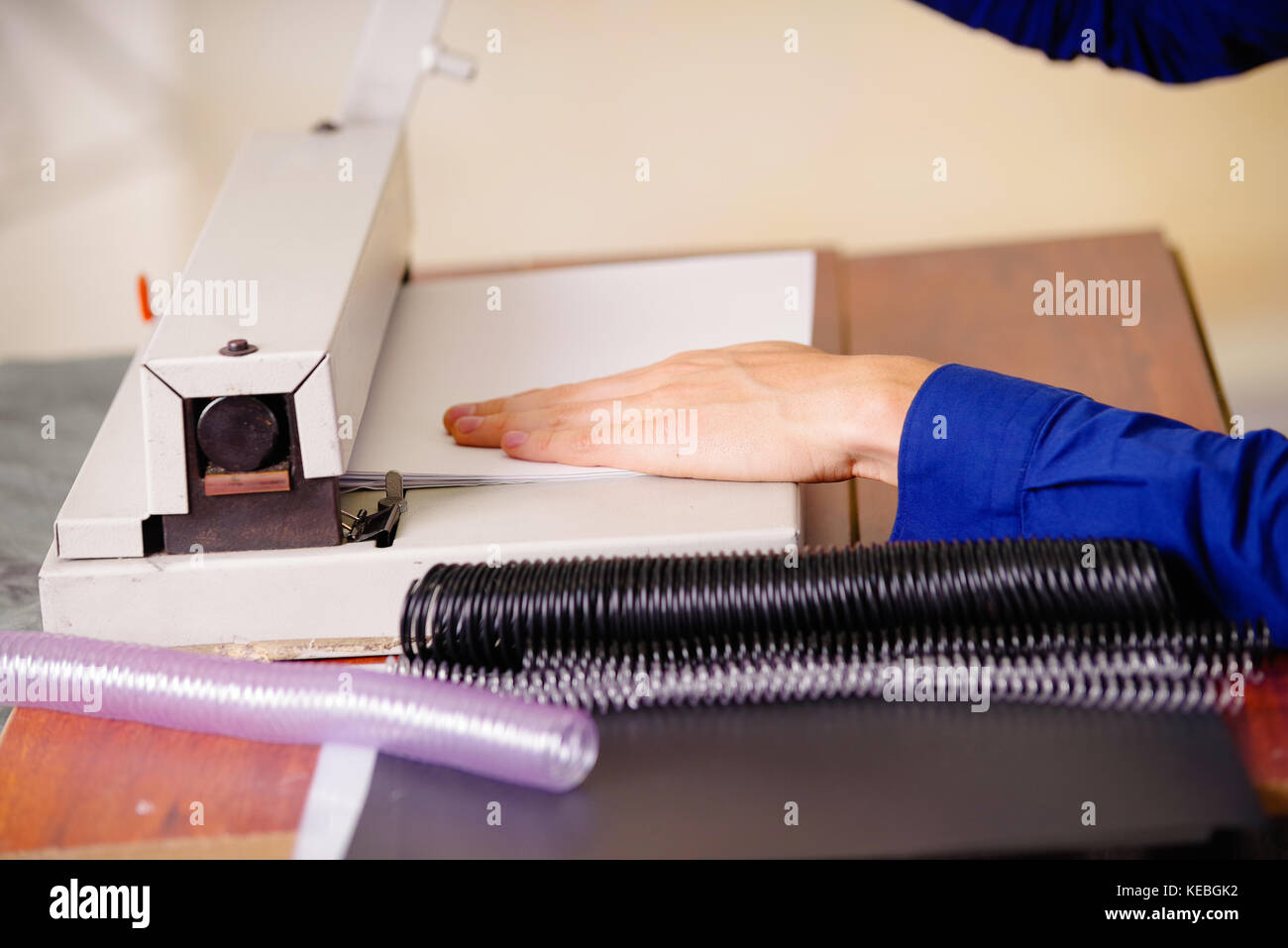 Ringbindingmachine hi-res stock photography and images - Alamy