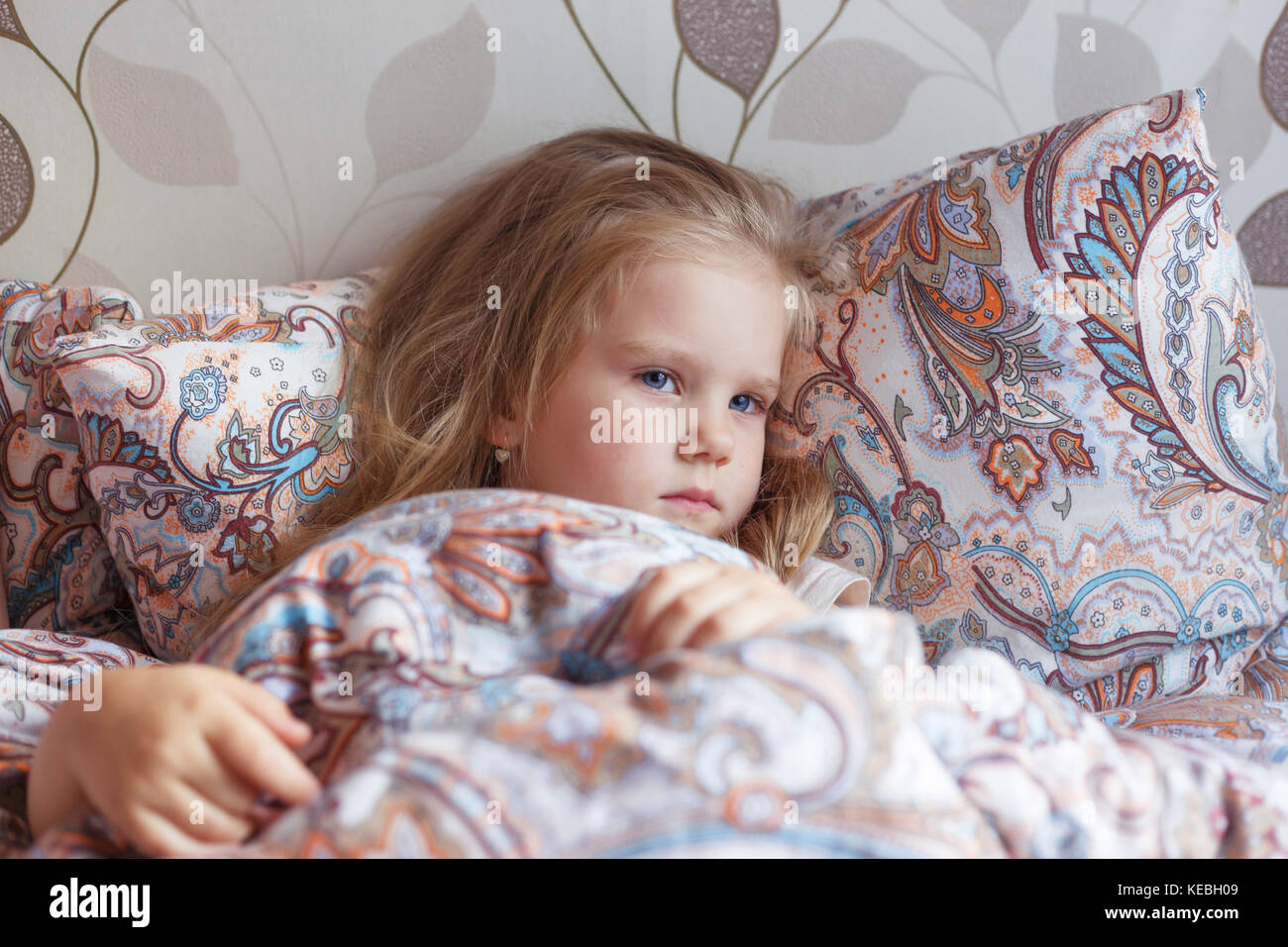 Sad girl cold hi-res stock photography and images - Alamy