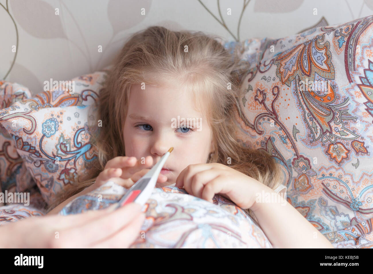 Sad girl cold hi-res stock photography and images - Alamy