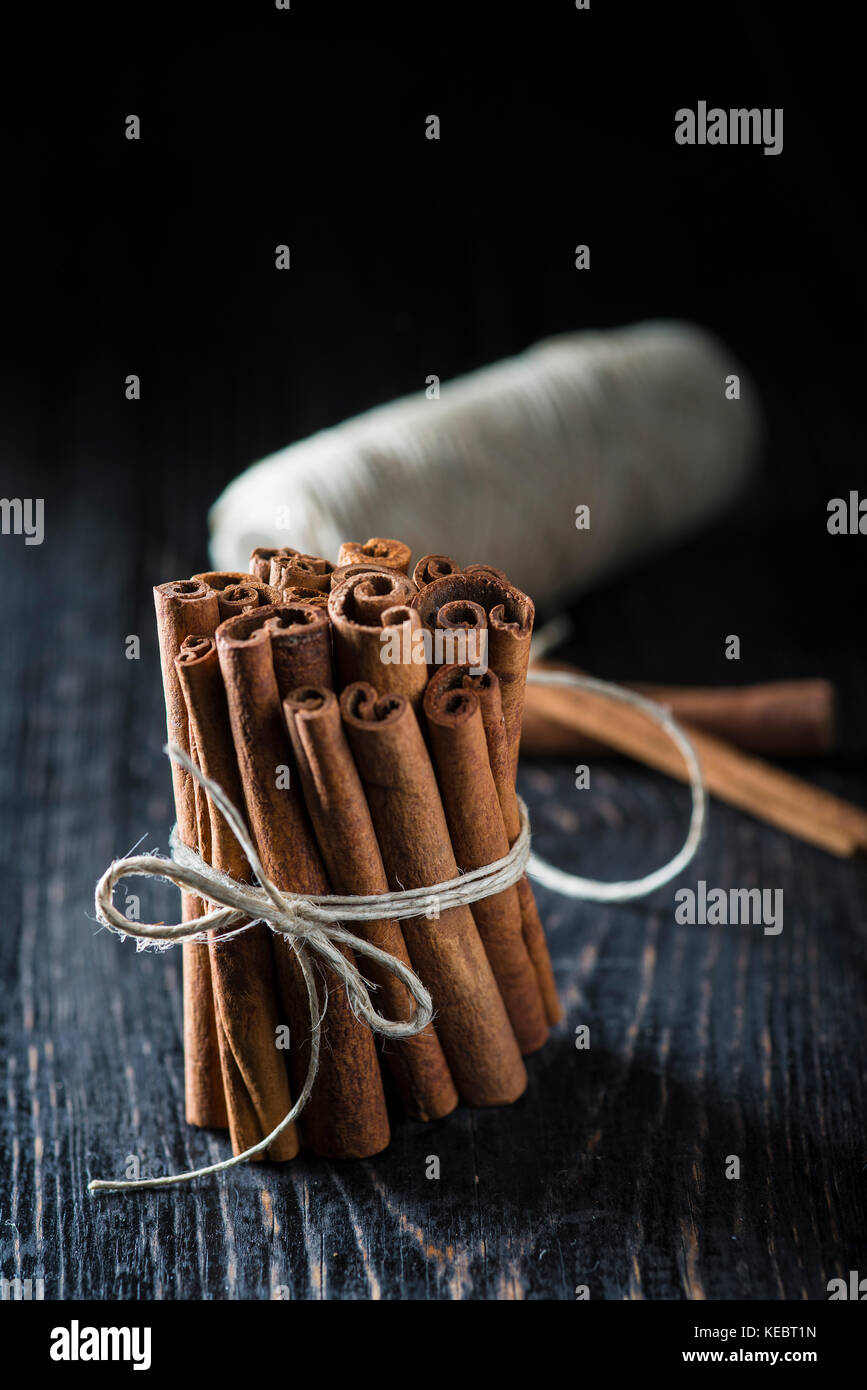 Cinnamon sticks bunch tied with rope on a dark background Stock Photo ...