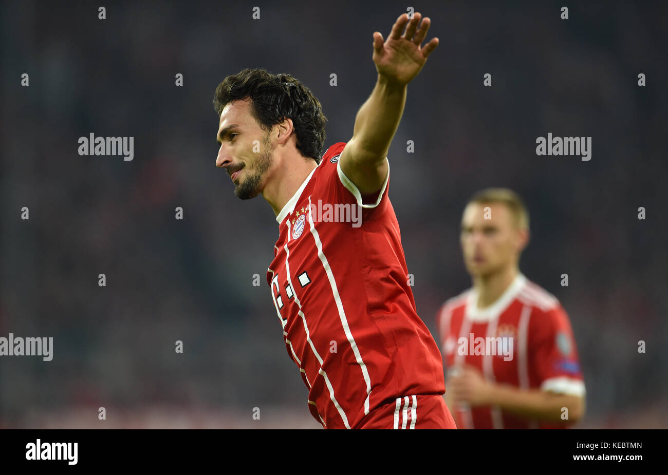 Munich, Germany. 18th Oct, 2017. Munich's Mats Hummels cheers over his ...