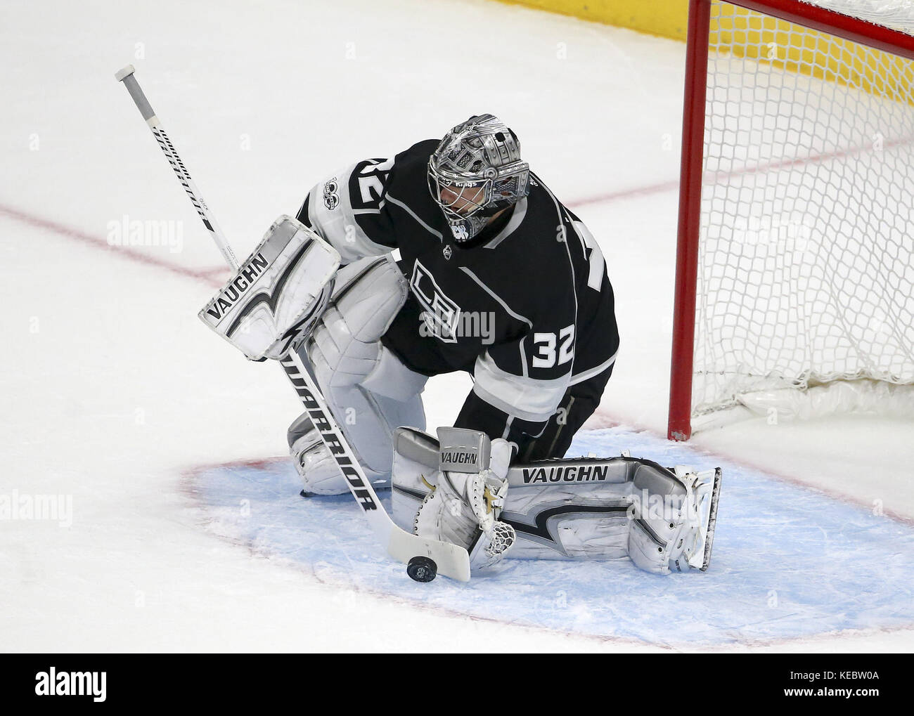 Los Angeles, California, USA. 18th Oct, 2017. Los Angeles Kings goalie ...