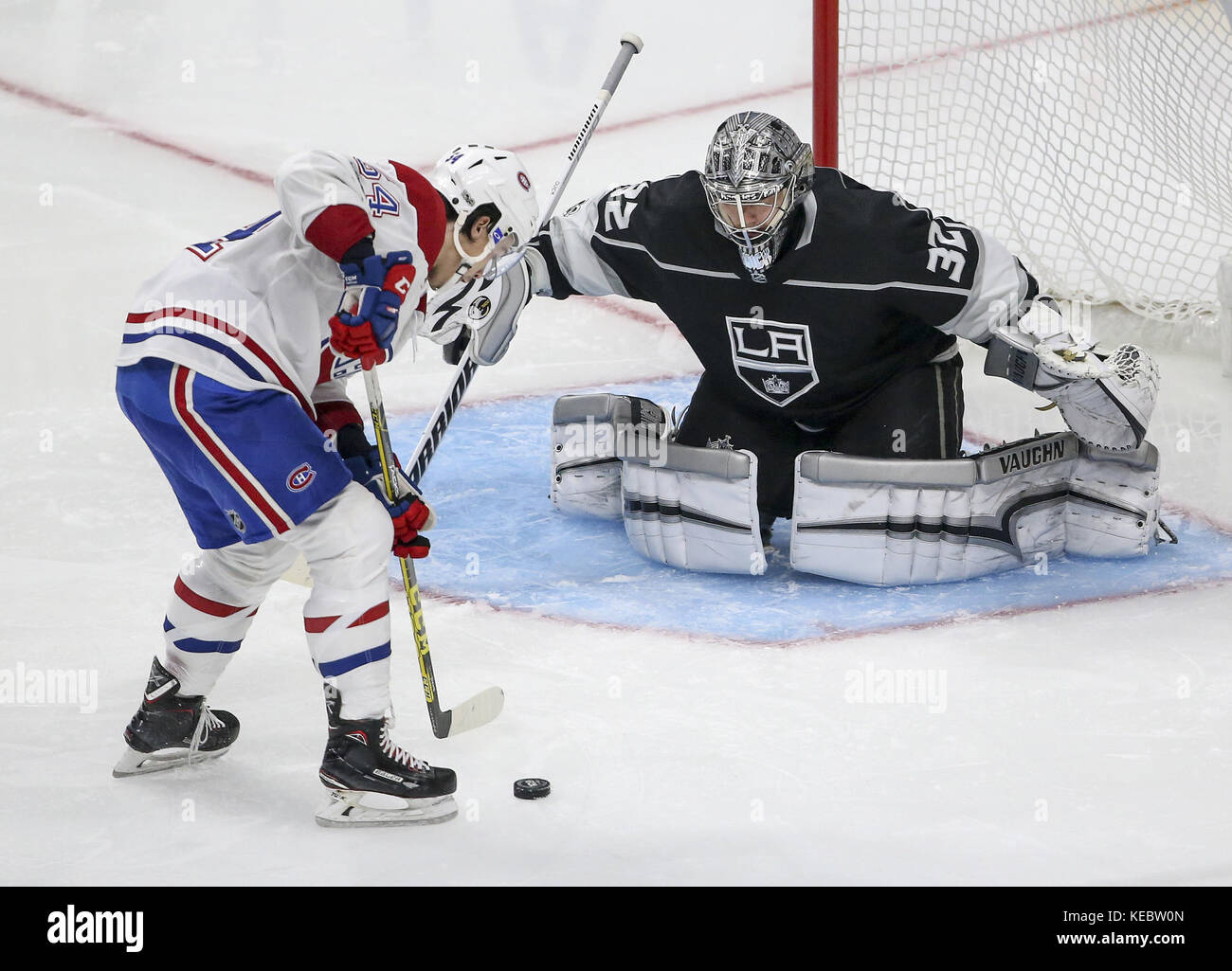 Los Angeles, California, USA. 18th Oct, 2017. Los Angeles Kings goalie ...