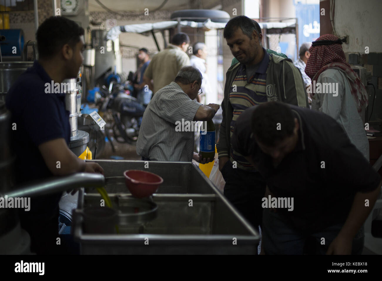 Gaza City, The Gaza Strip, Palestine. 19th Oct, 2017. Palestinians ...