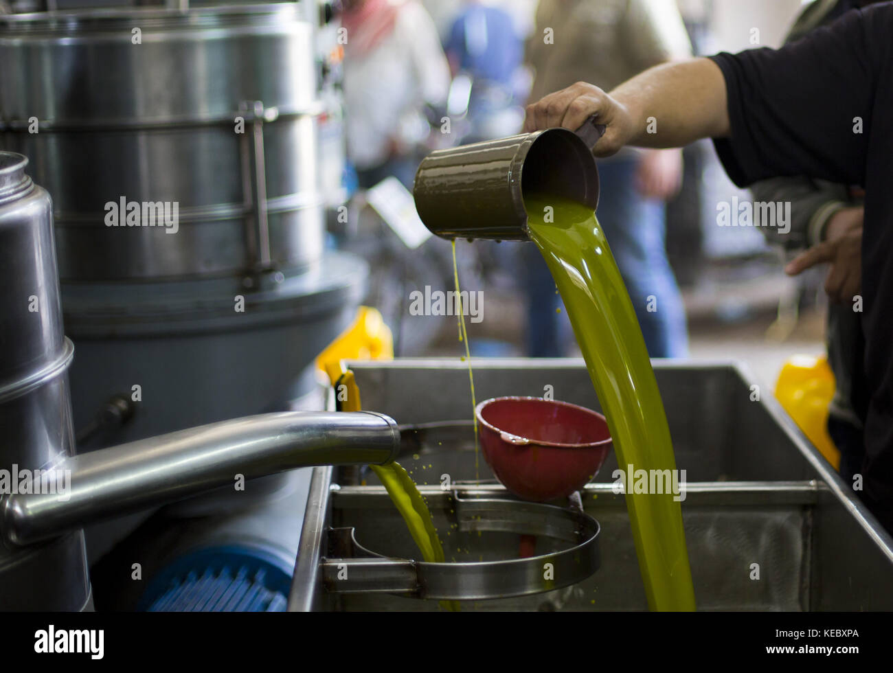 Gaza City, The Gaza Strip, Palestine. 19th Oct, 2017. Palestinians ...