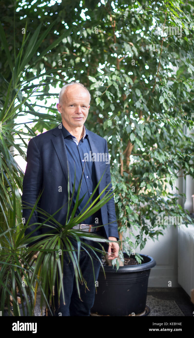 The Austrian violinist and conductor Thomas Zehetmair can be seen at ...