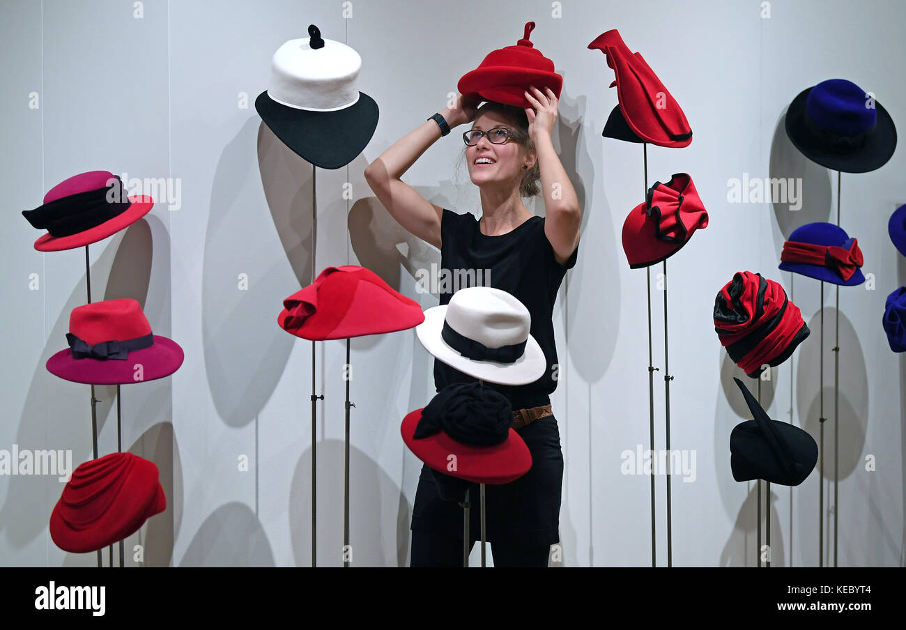Stiller hat hi-res stock photography and images - Alamy