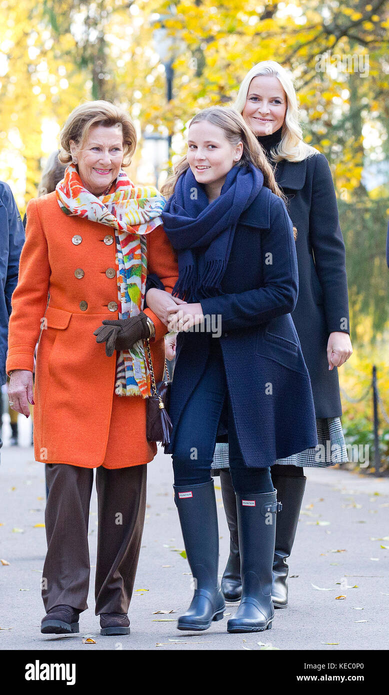 Queen alexandra's crown hi-res stock photography and images - Alamy