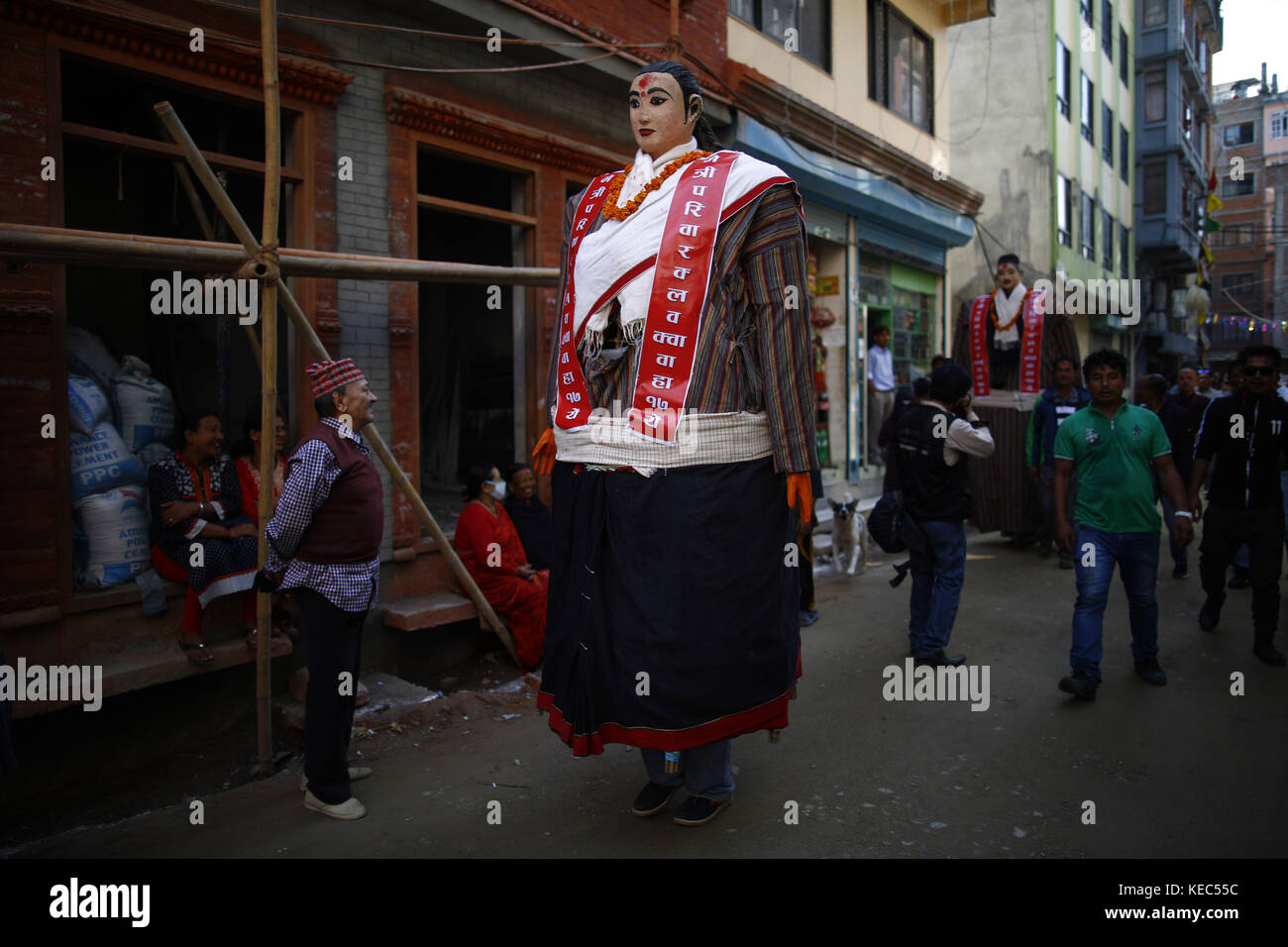 Kathmandu, Nepal. 20th Oct, 2017. Nepalese people cloaked inside ethnic ...