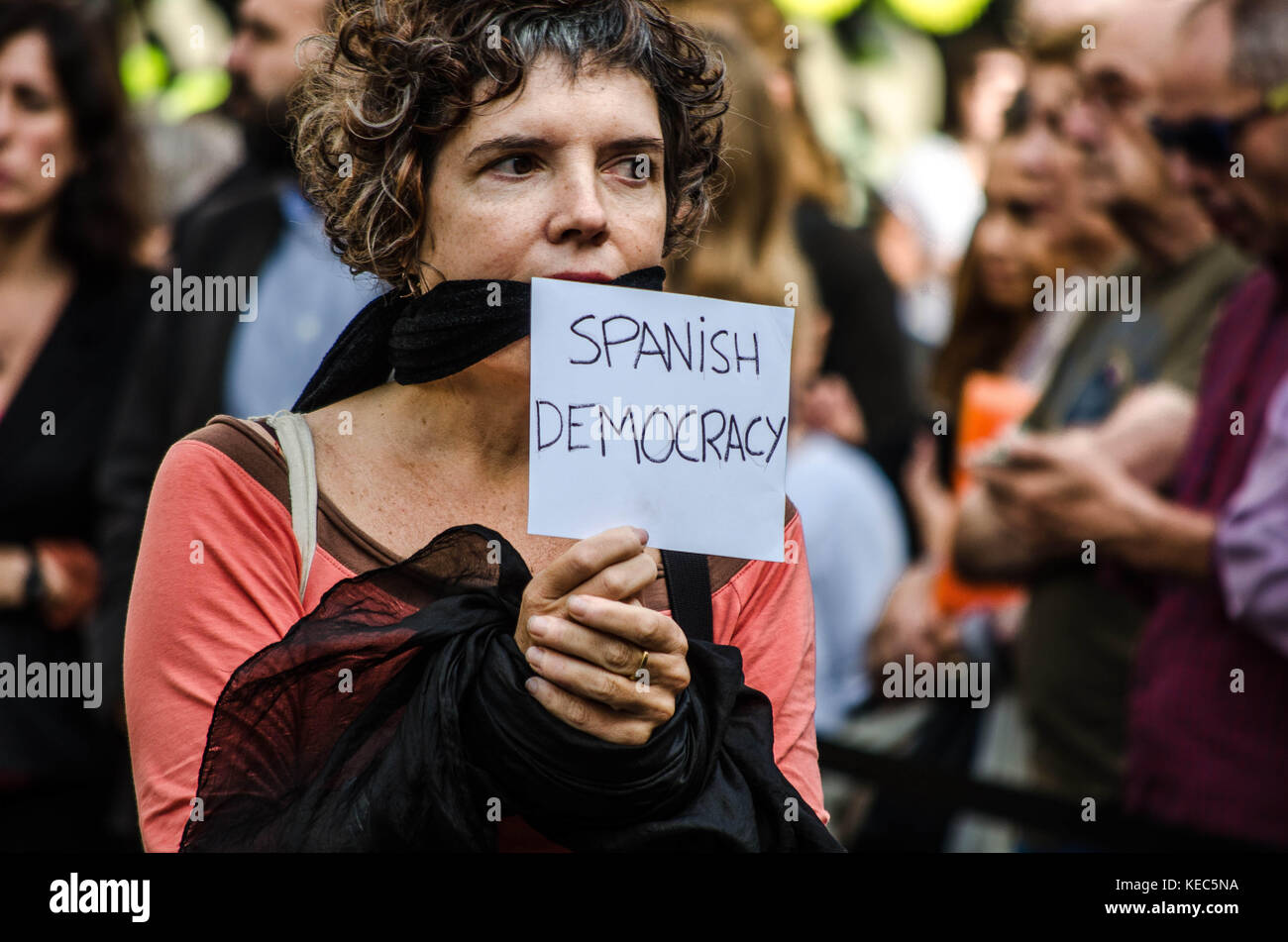 Barcelona, Spain, Spain. 17th Oct, 2017. A woman with his mouth muzzled ...