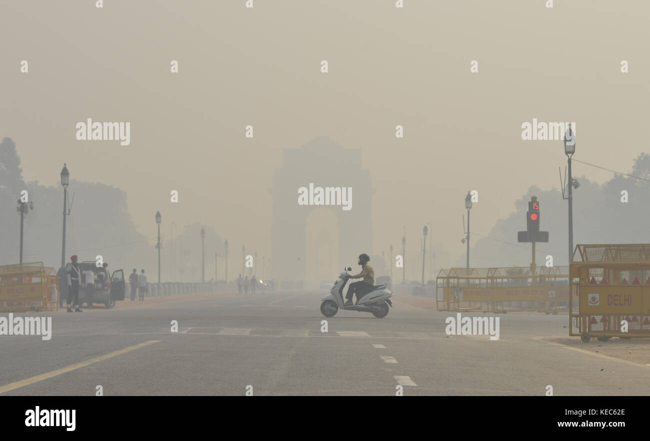 India gate smog hi-res stock photography and images - Alamy