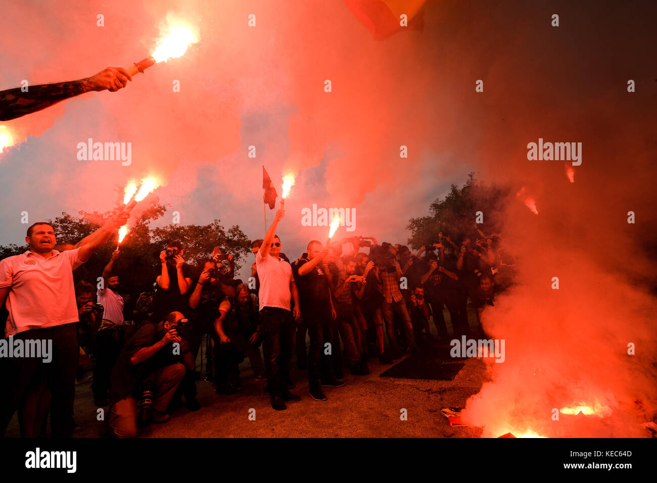 October 12, 2017 - Barcelona, Catalonia, Spain - Extreme right-wing ...