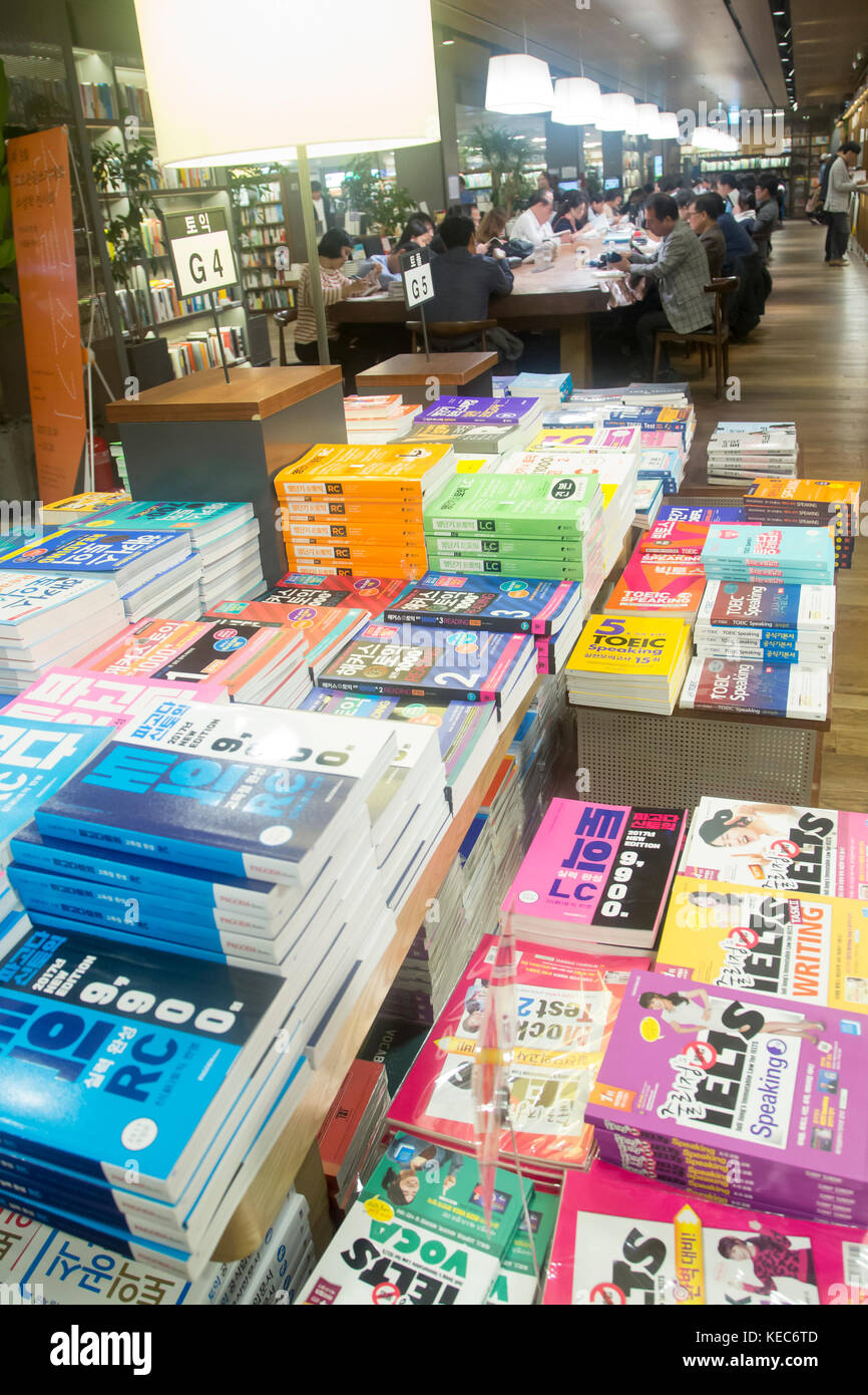 Chain of bookstores hi-res stock photography and images - Alamy