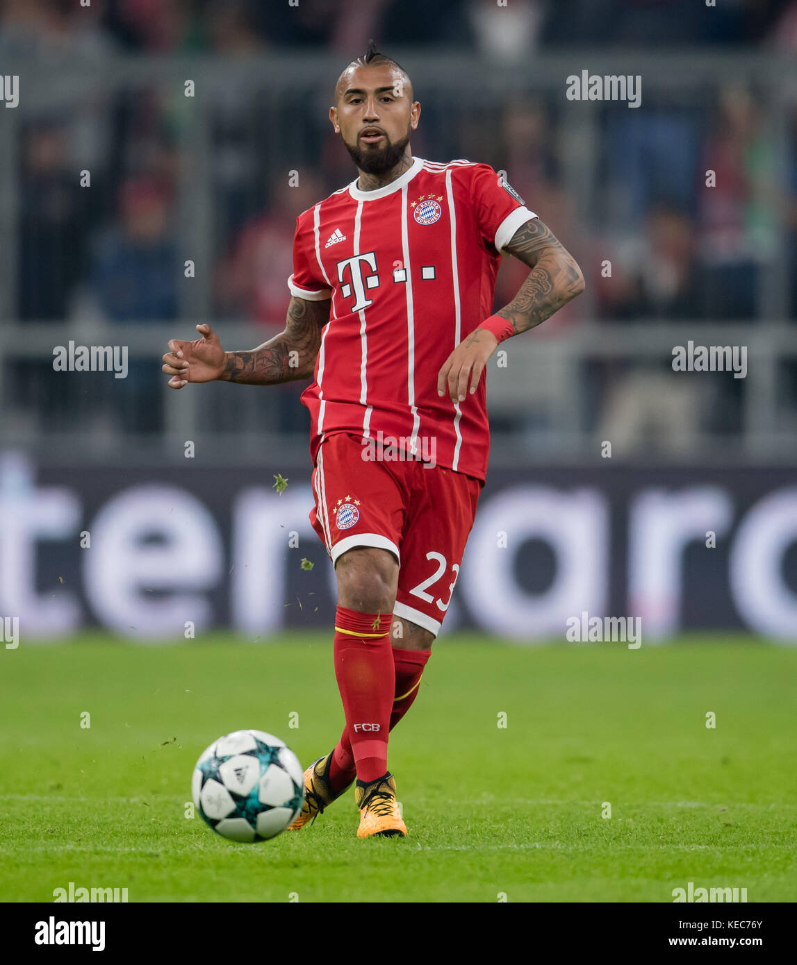 Munich, Germany. 18th Oct, 2017. Munich's Arturo Vidal in action during ...