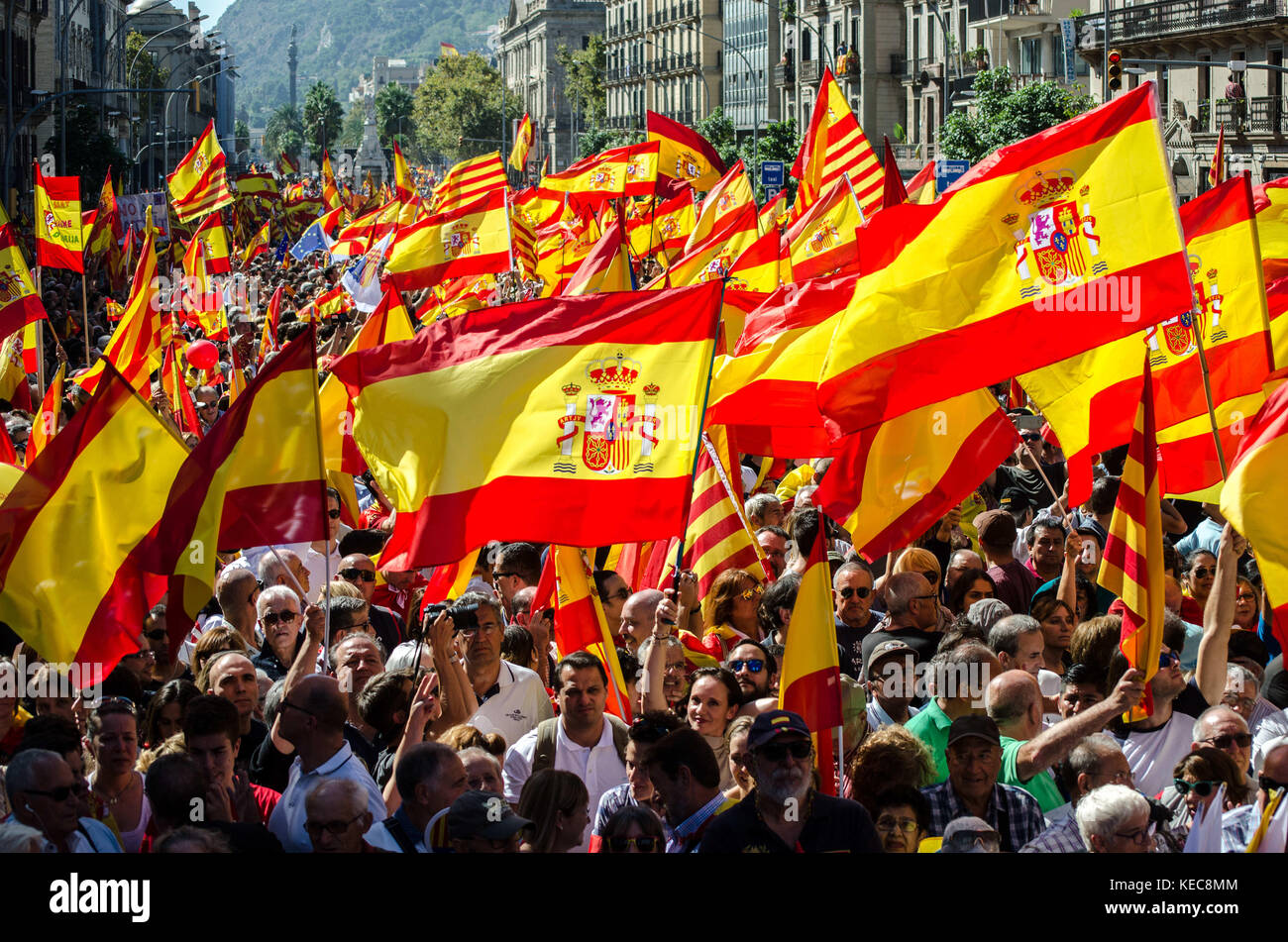Barcelona, Catalonia, Spain. 8th Oct, 2017. Numerous Spanish flags in ...