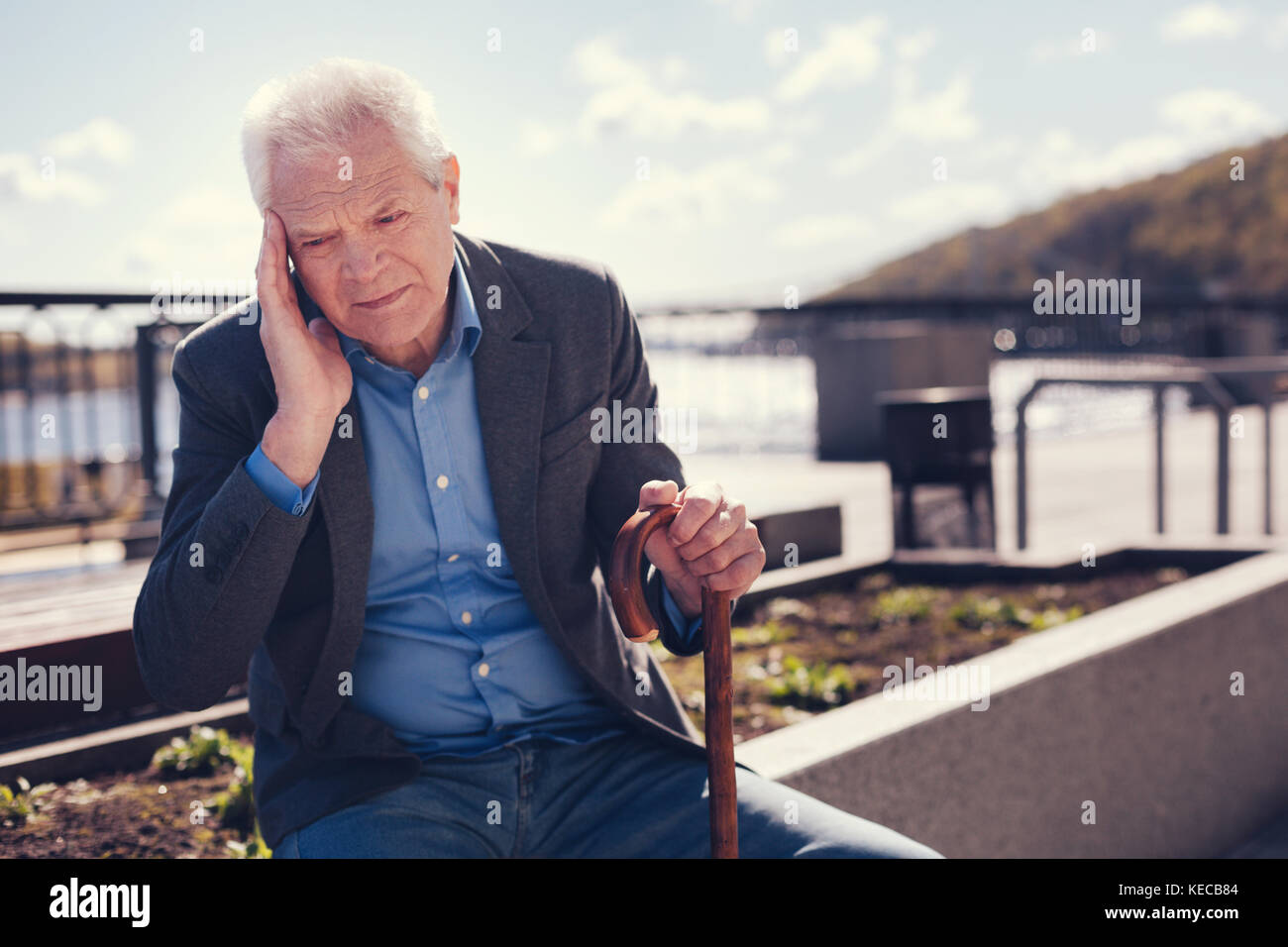 Senior man suffering from a splitting headache Stock Photo - Alamy