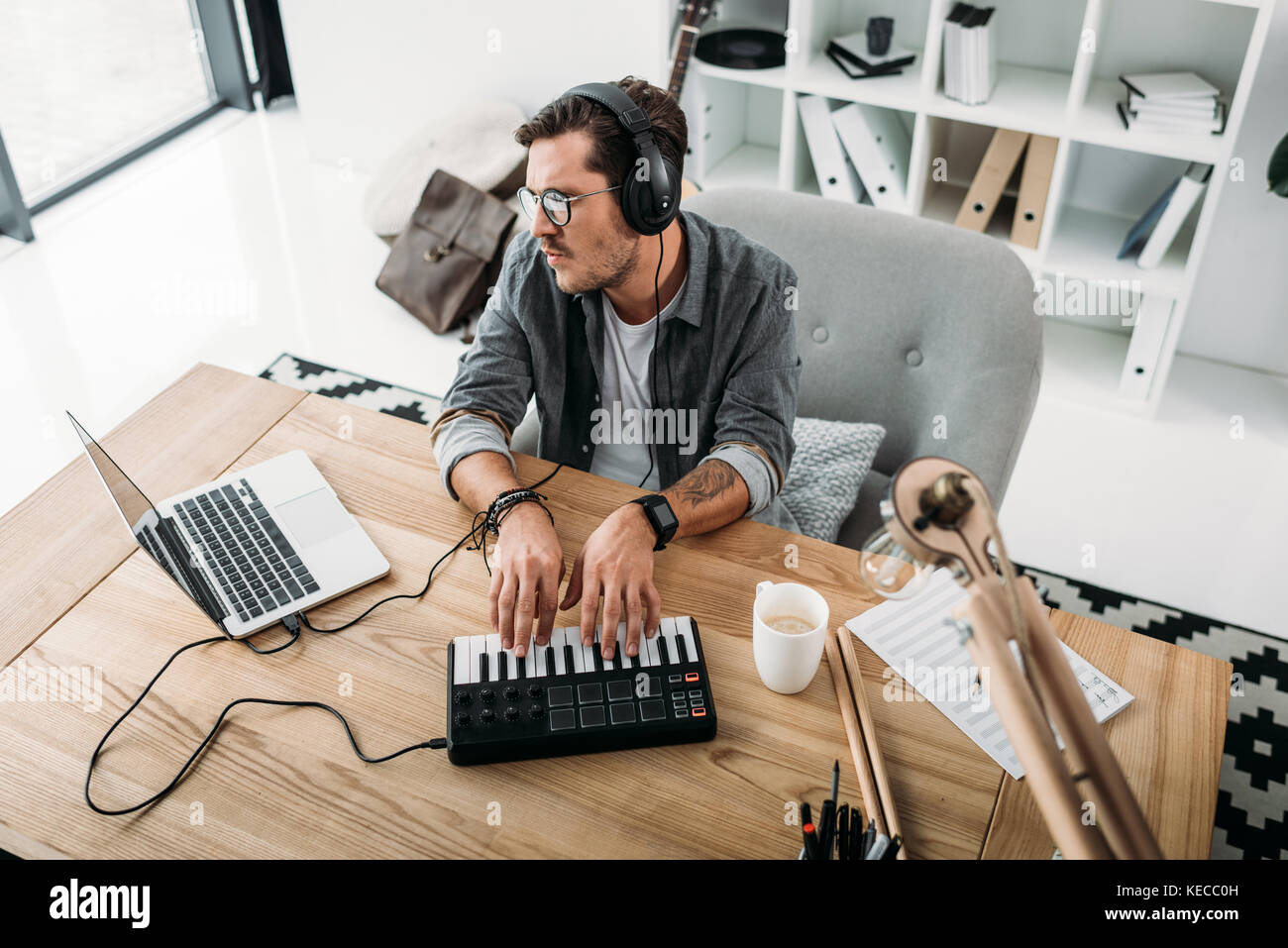 musician playing on MPC pad Stock Photo - Alamy